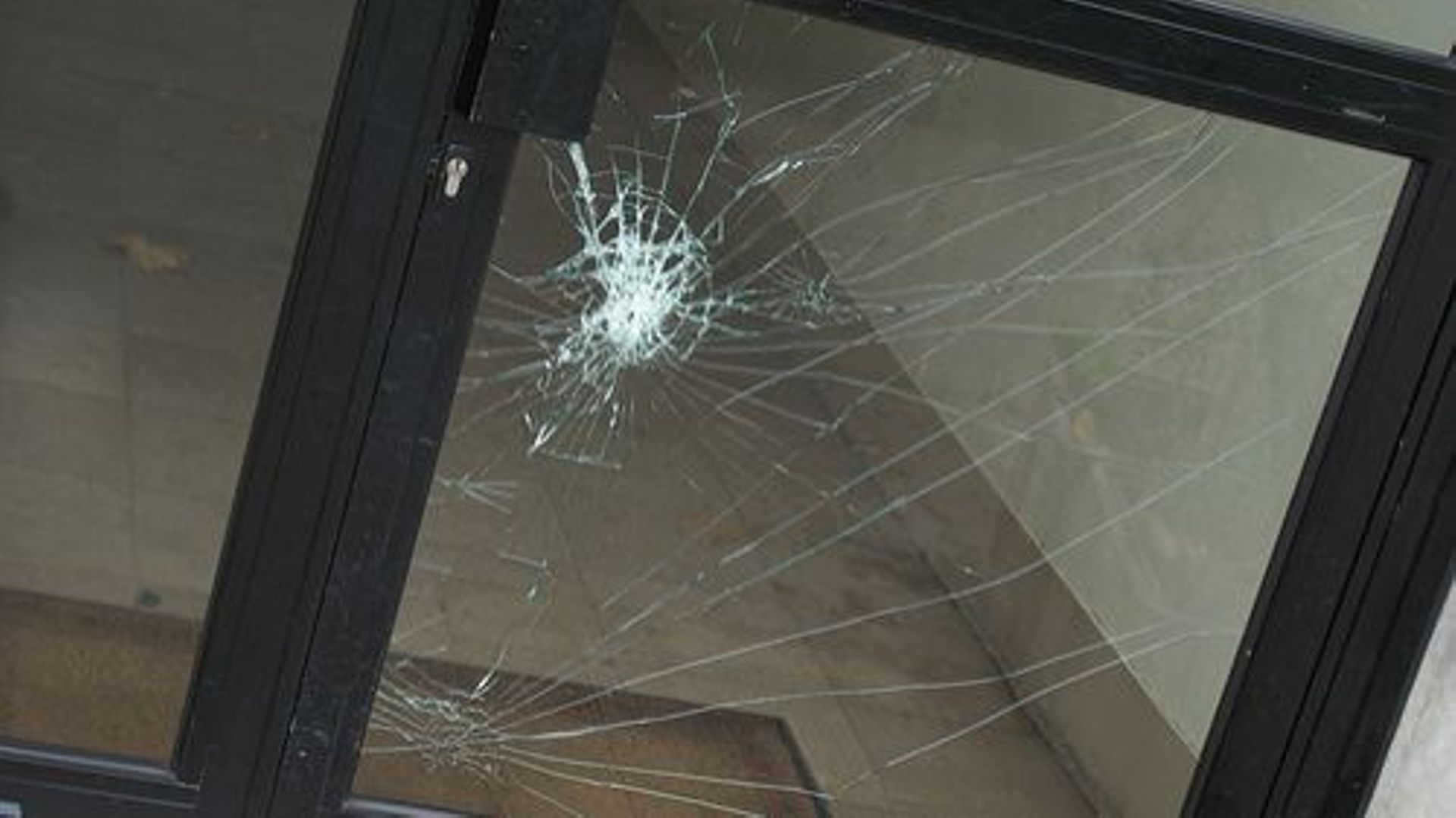 Deux enfants surpris en flagrant délit de vol