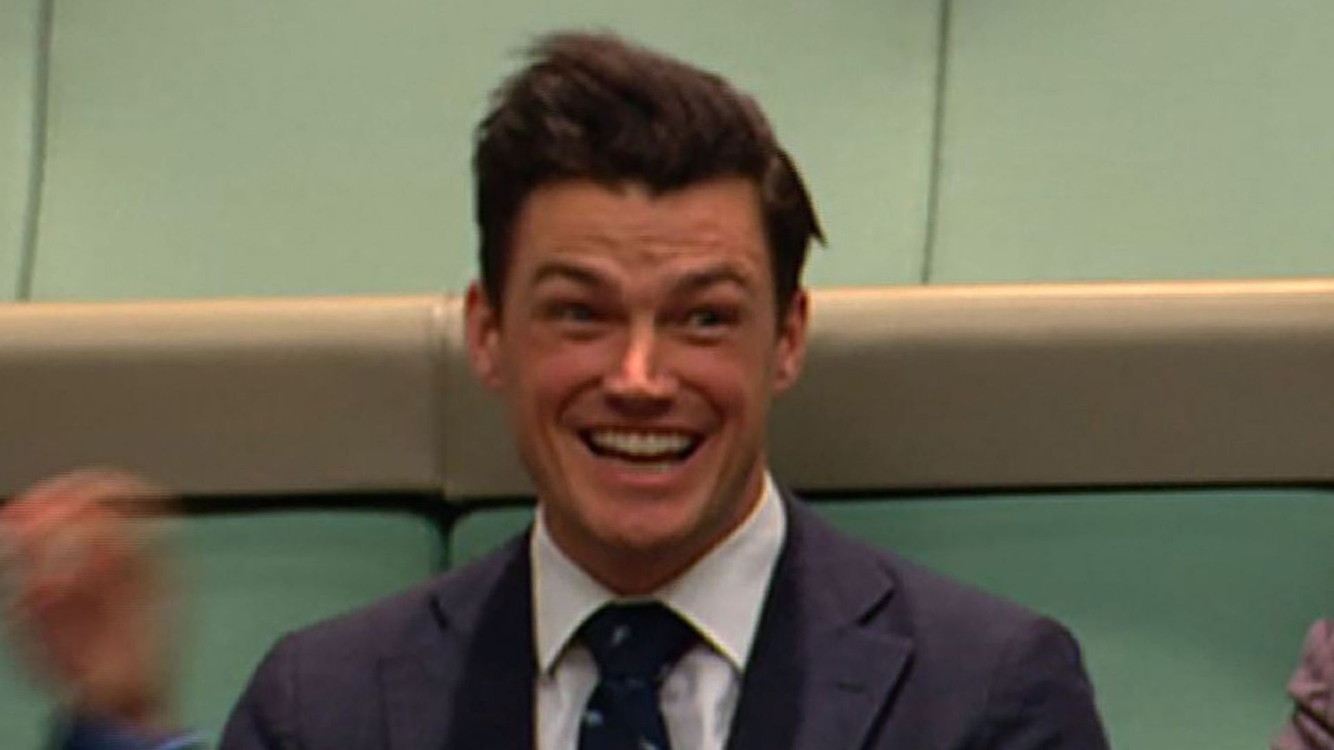 En pleine séance parlementaire, un élu australien demande la main de ...