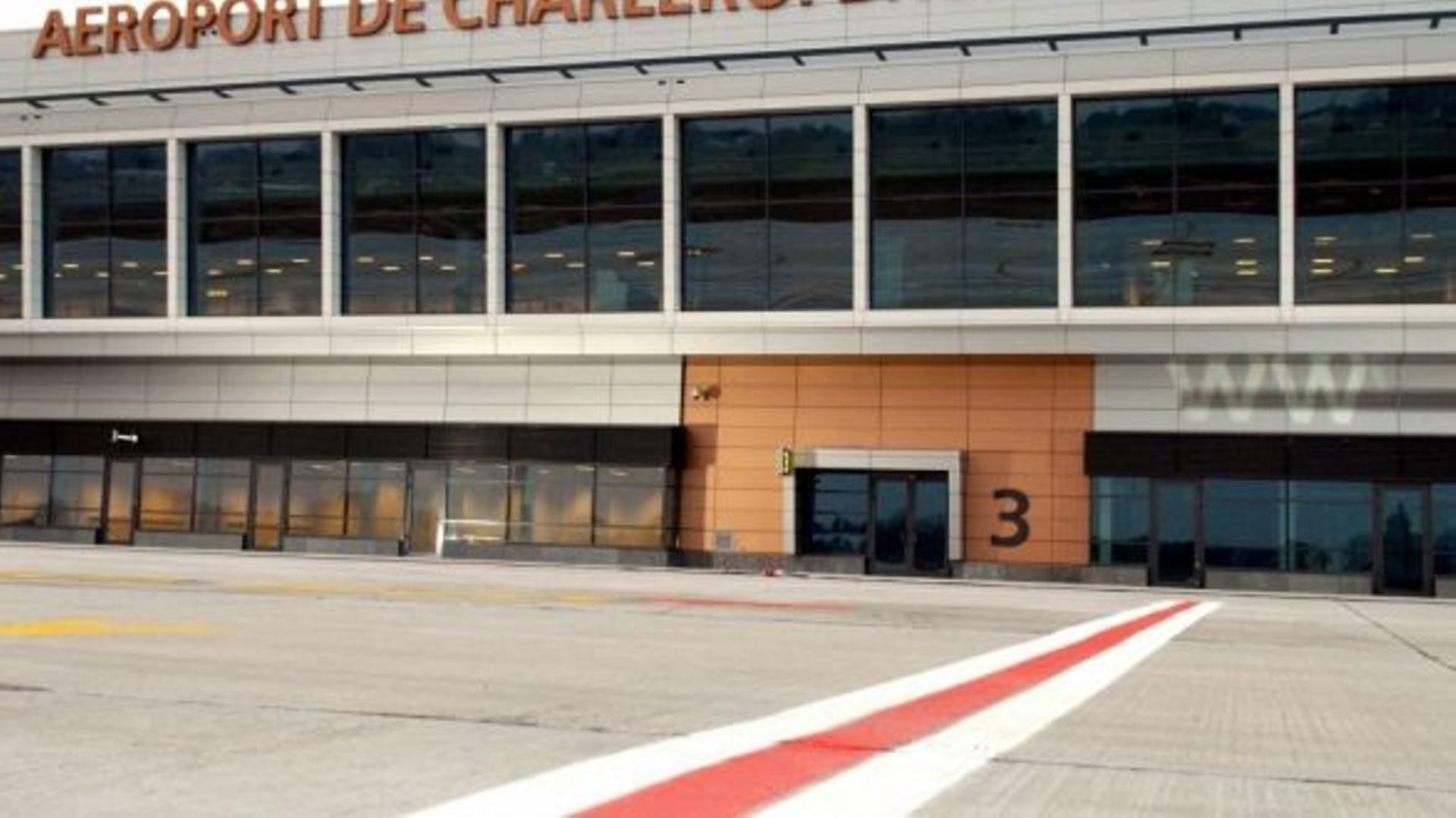 Trois millionième passager à l'aéroport de Charleroi - rtbf.be
