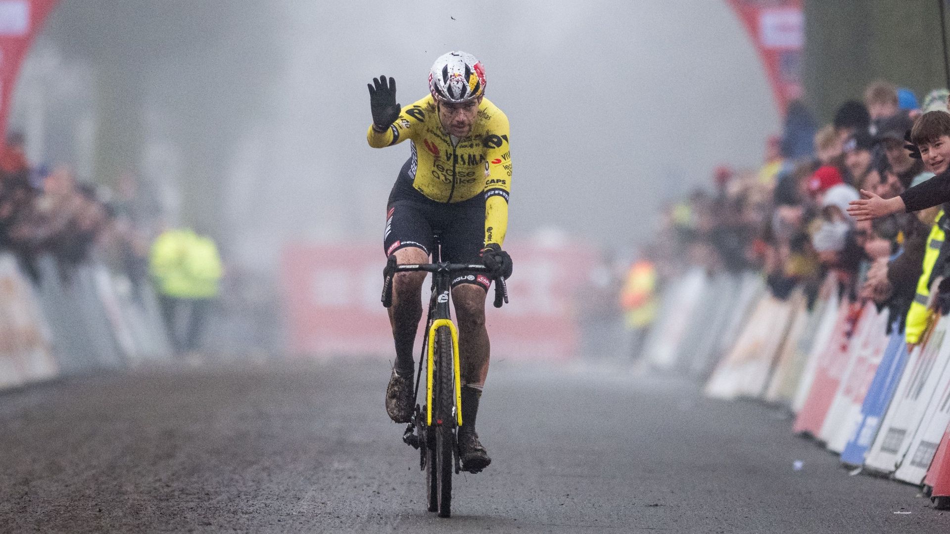 Cyclocross : Thibau Nys s'impose à Benidorm, Wout van Aert un rien trop ...