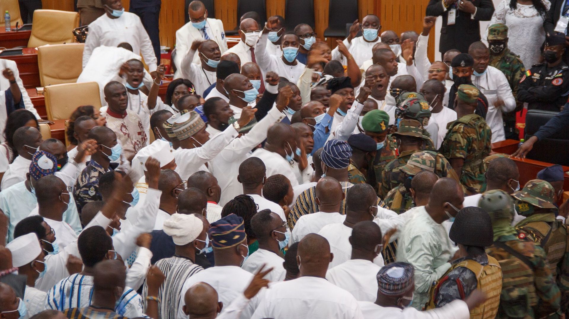 Ghana : des scènes de chaos ont éclaté dans l'enceinte du parlement ...
