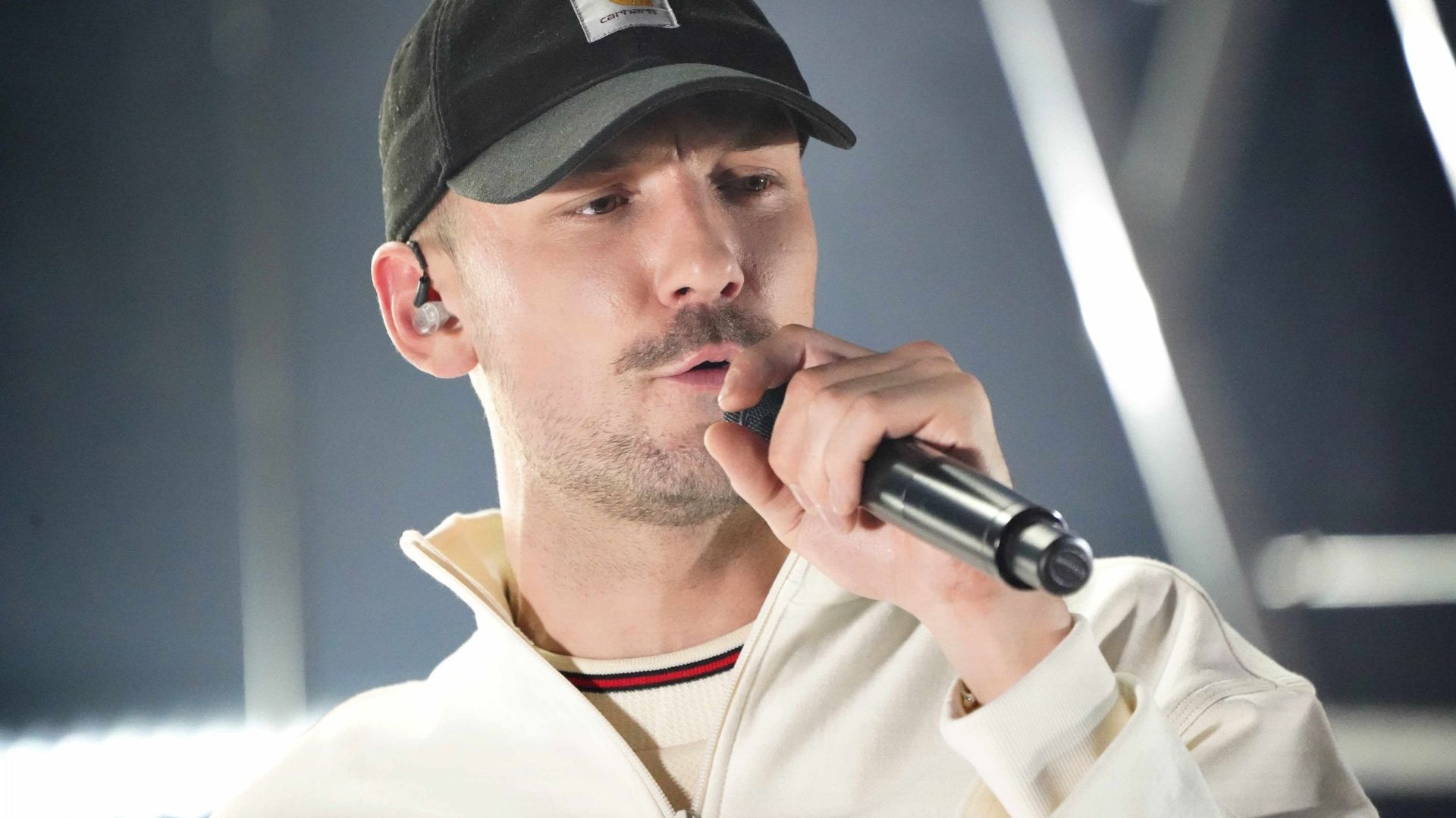 Le Manou, une jeune chanteuse et productrice wallonne, nous dévoile son ...