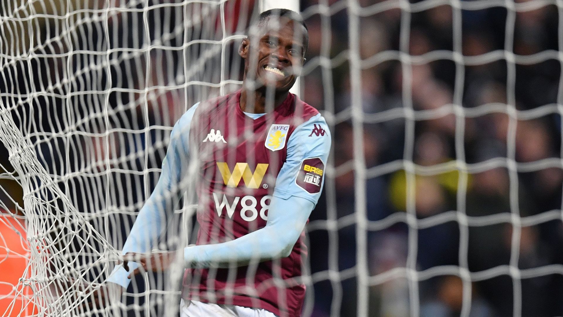 Samatta a inscrit son premier but en Premier League - RTBF Actus