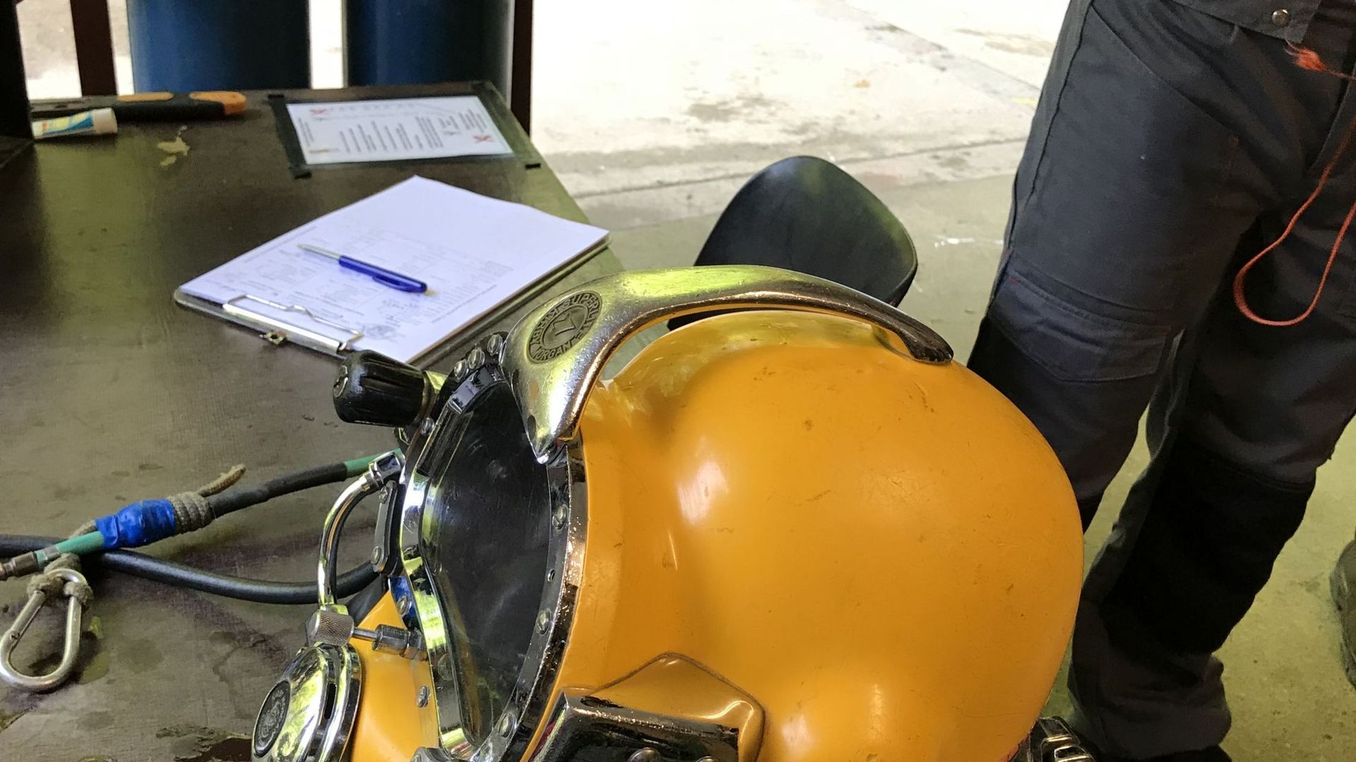 Scaphandrier, un métier que l'on apprend à Dinant - RTBF Actus