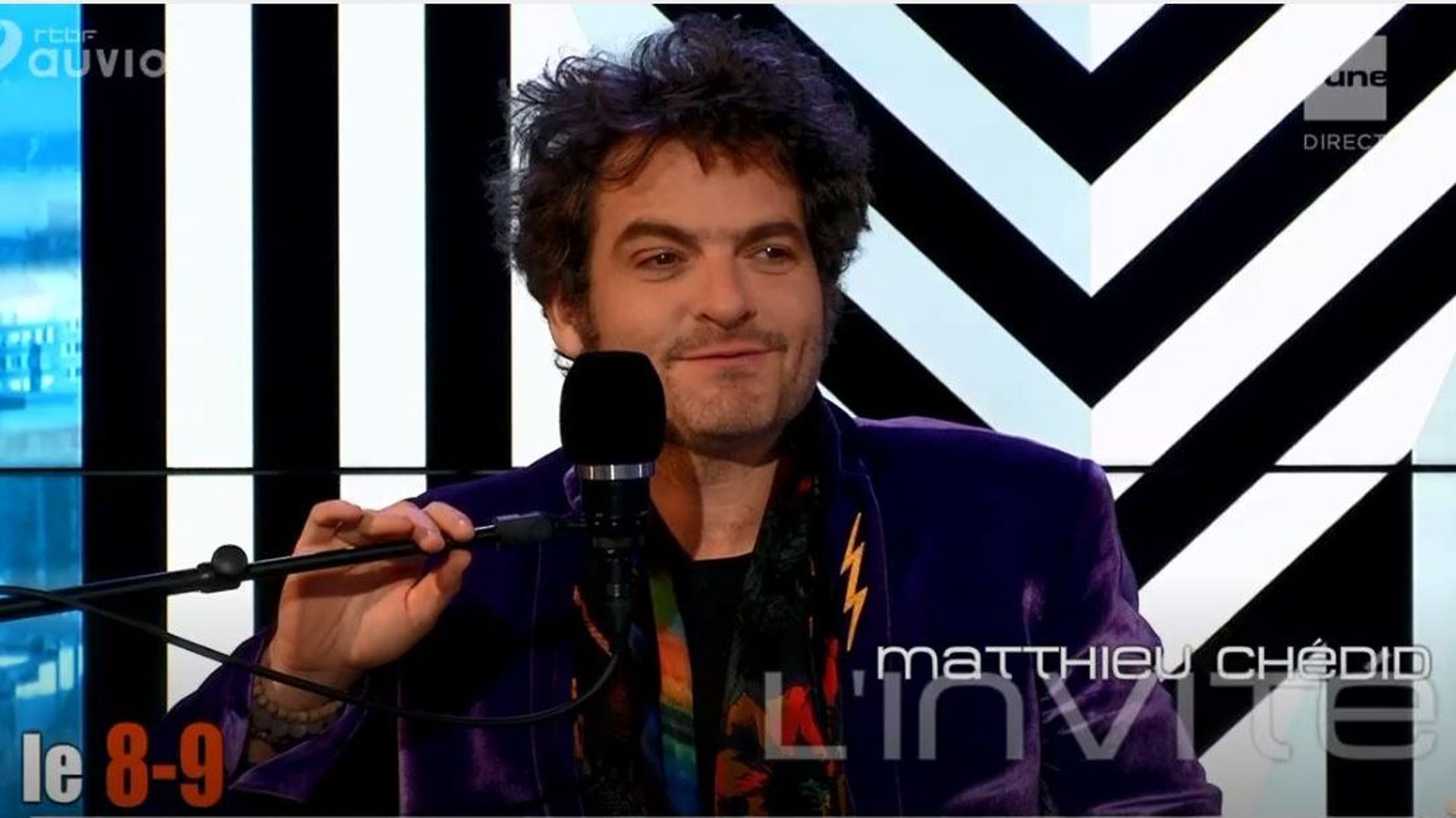 Mathieu Chedid (-M-) offre un extrait live exclusif de son nouvel album 'Rêvalité' dans le Mug ...