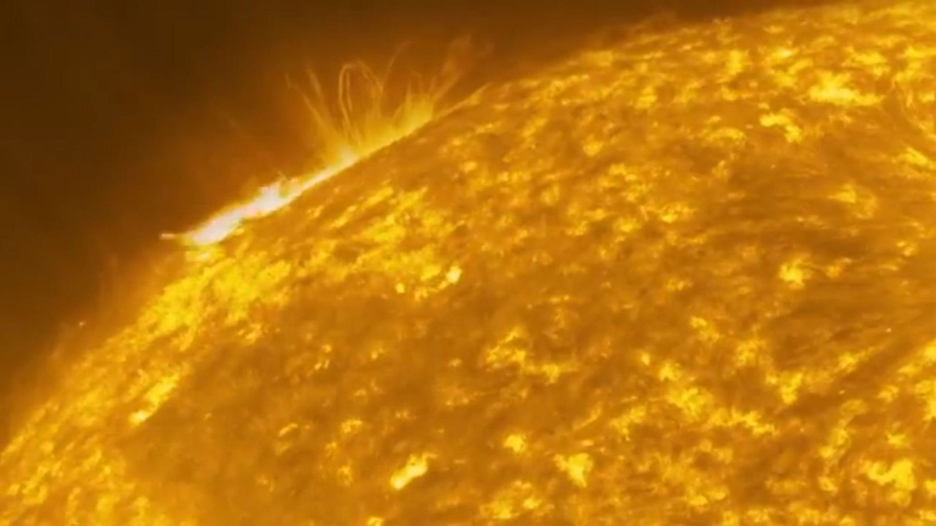 NASA: des nouvelles images du soleil grâce au télescope IRIS (vidéo ...