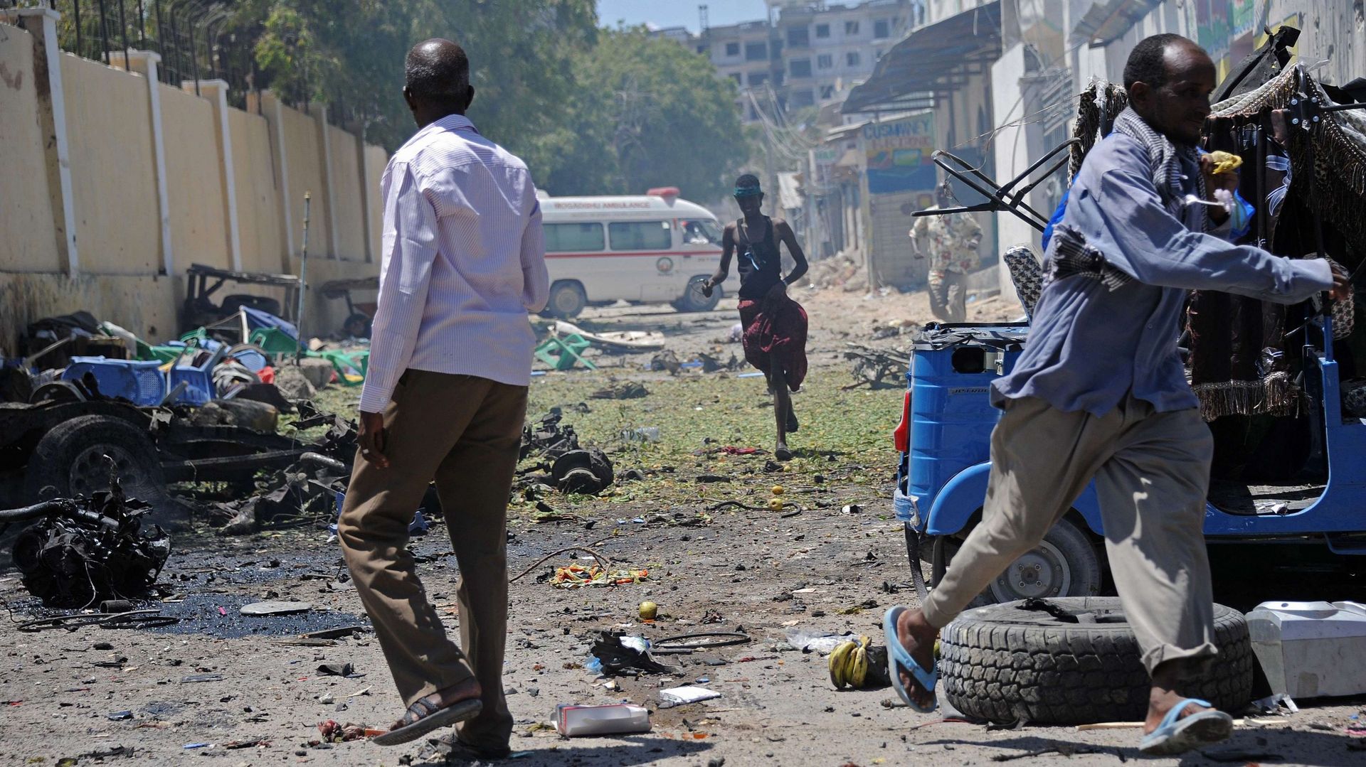 Six morts dans l'explosion d'un bus des Nations unies en Somalie - RTBF ...
