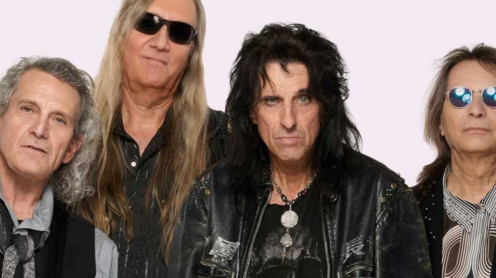 Envie de découvrir le nouveau batteur de Guns N' Roses sur scène ? C ...