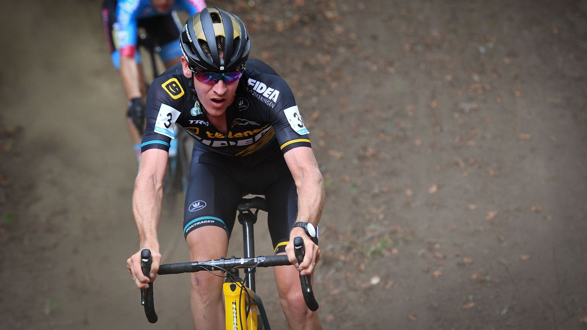 Aerts surprend Van Aert et s'adjuge la première manche de la Coupe du ...