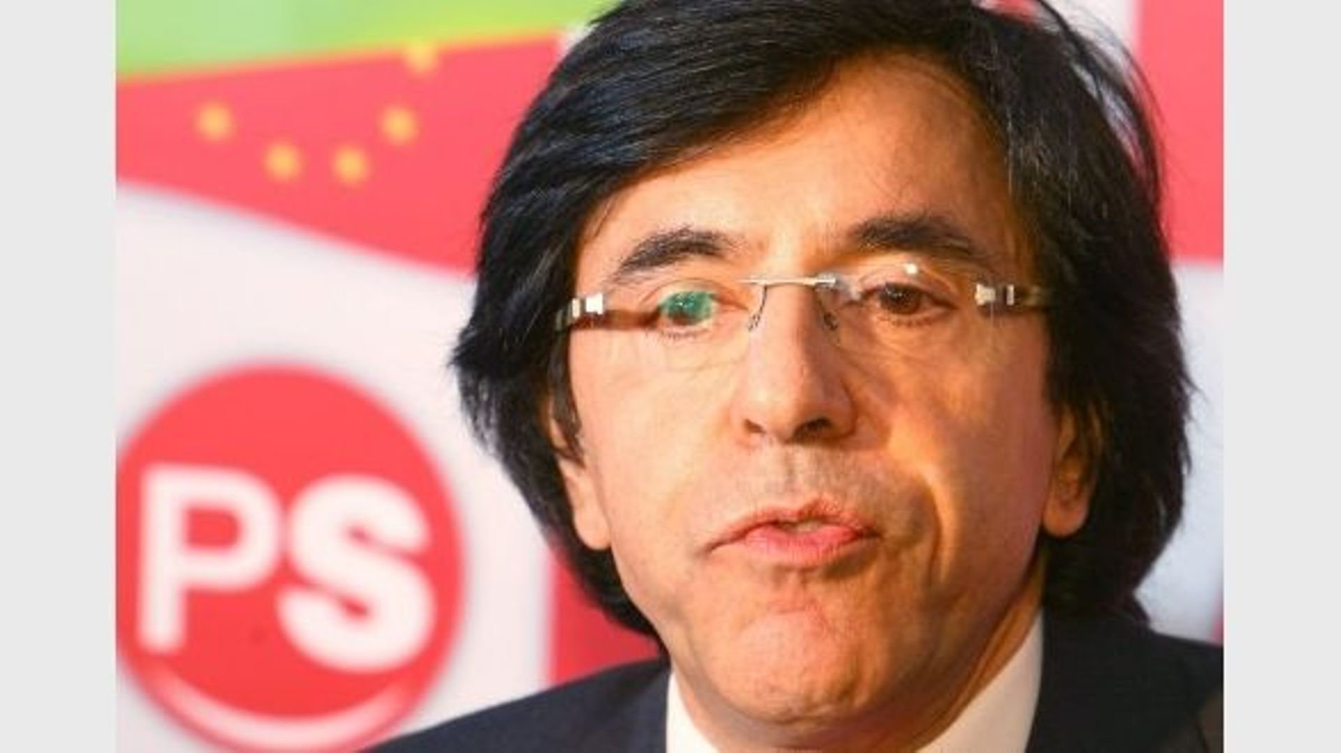 Elio Di Rupo se fâche: 'Que Van Cau parte! ' - RTBF Actus