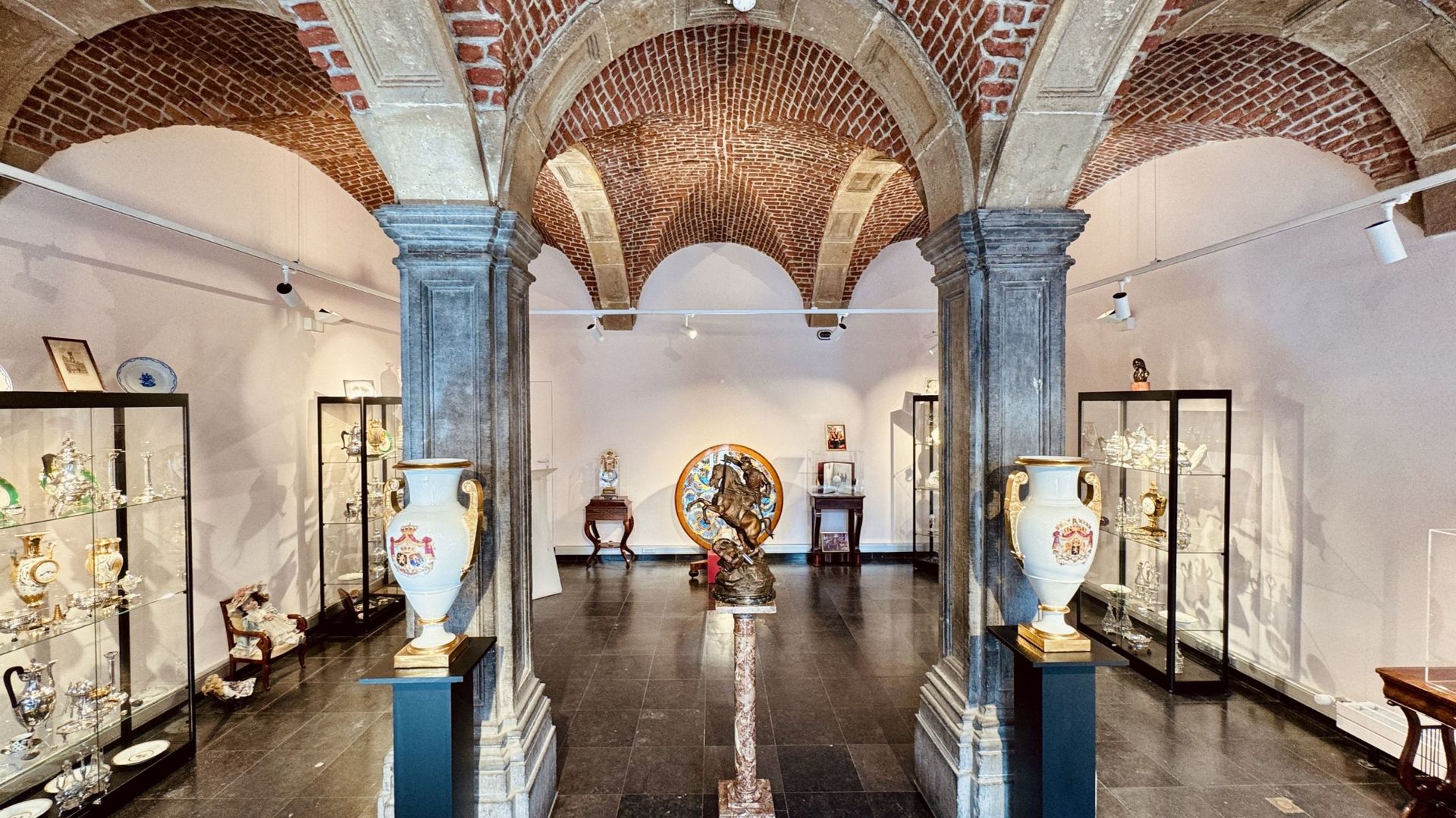 Mons : un nouvel écrin Grand’Place pour les collections du Musée ...