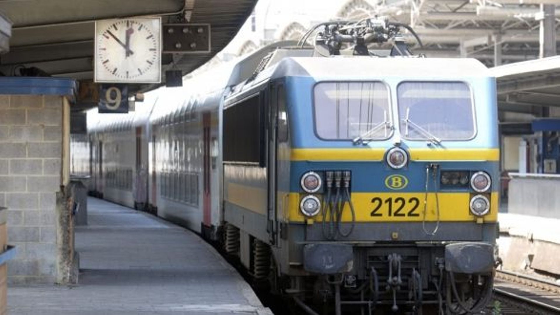 La SNCB met des voitures supplémentaires en service - RTBF Actus