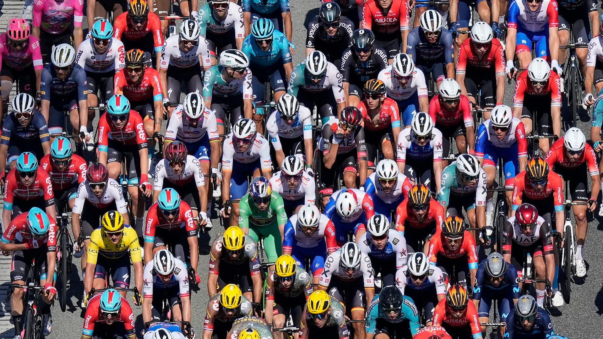 Tour de France : pourquoi les coureurs roulent-ils en peloton ? - RTBF ...
