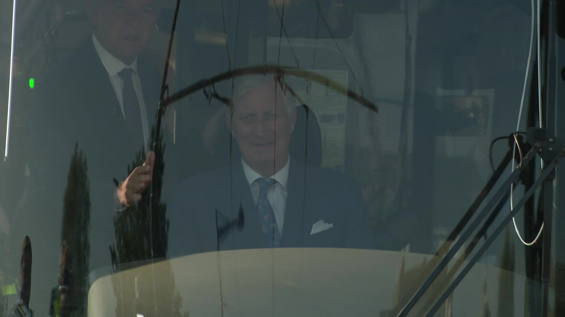 Le roi Philippe en pilote de tram pour inaugurer la nouvelle ligne 10 ...