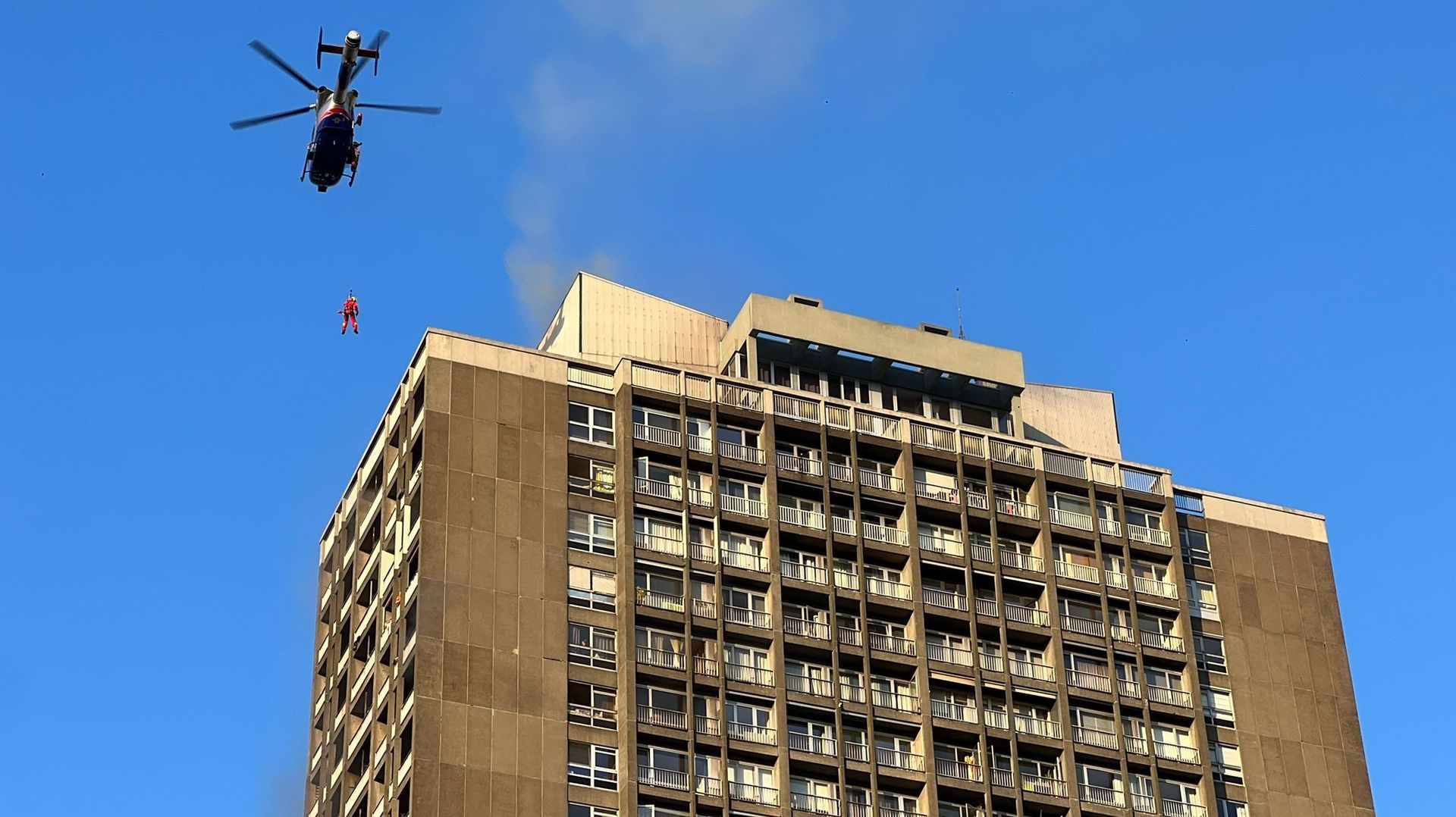 L'incendie dans la tour Kennedy est maîtrisé à Liège : une personne ...