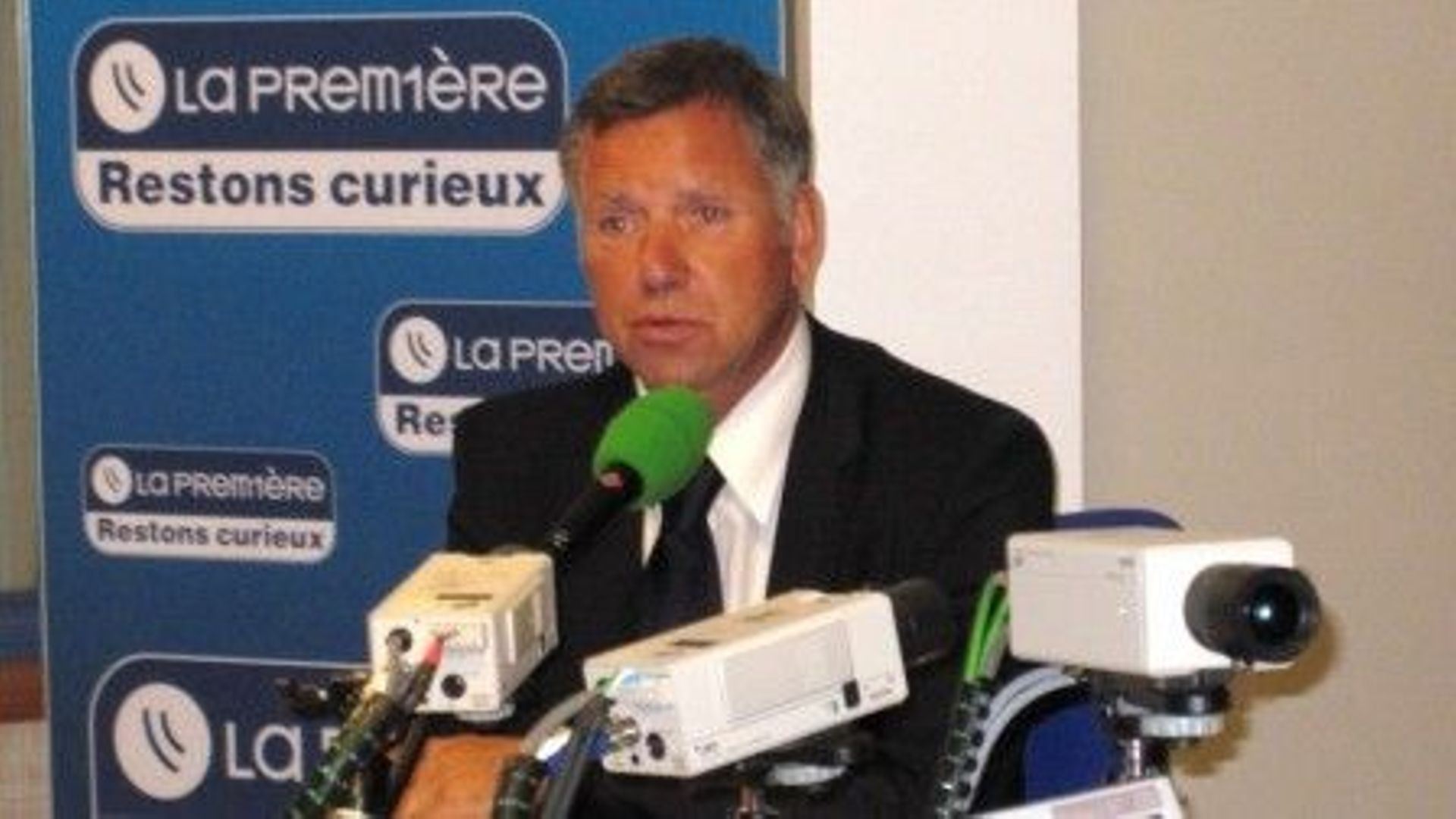 Alain Courtois: 'La FIFA n'est au-dessus d'aucune loi' - RTBF Actus