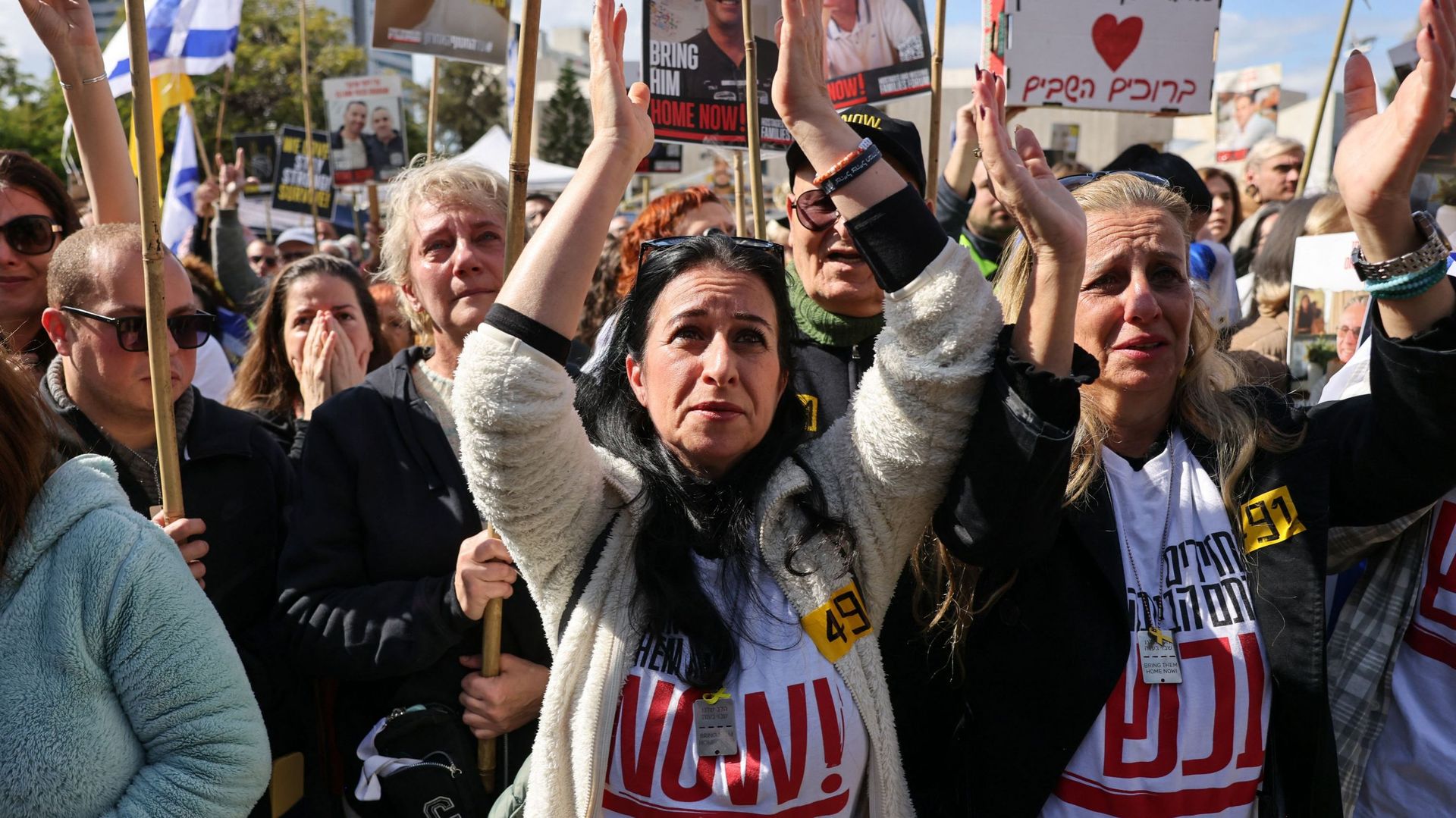 Proche-Orient : au deuxième jour de la trêve à Gaza, un premier échange de trois otages ...