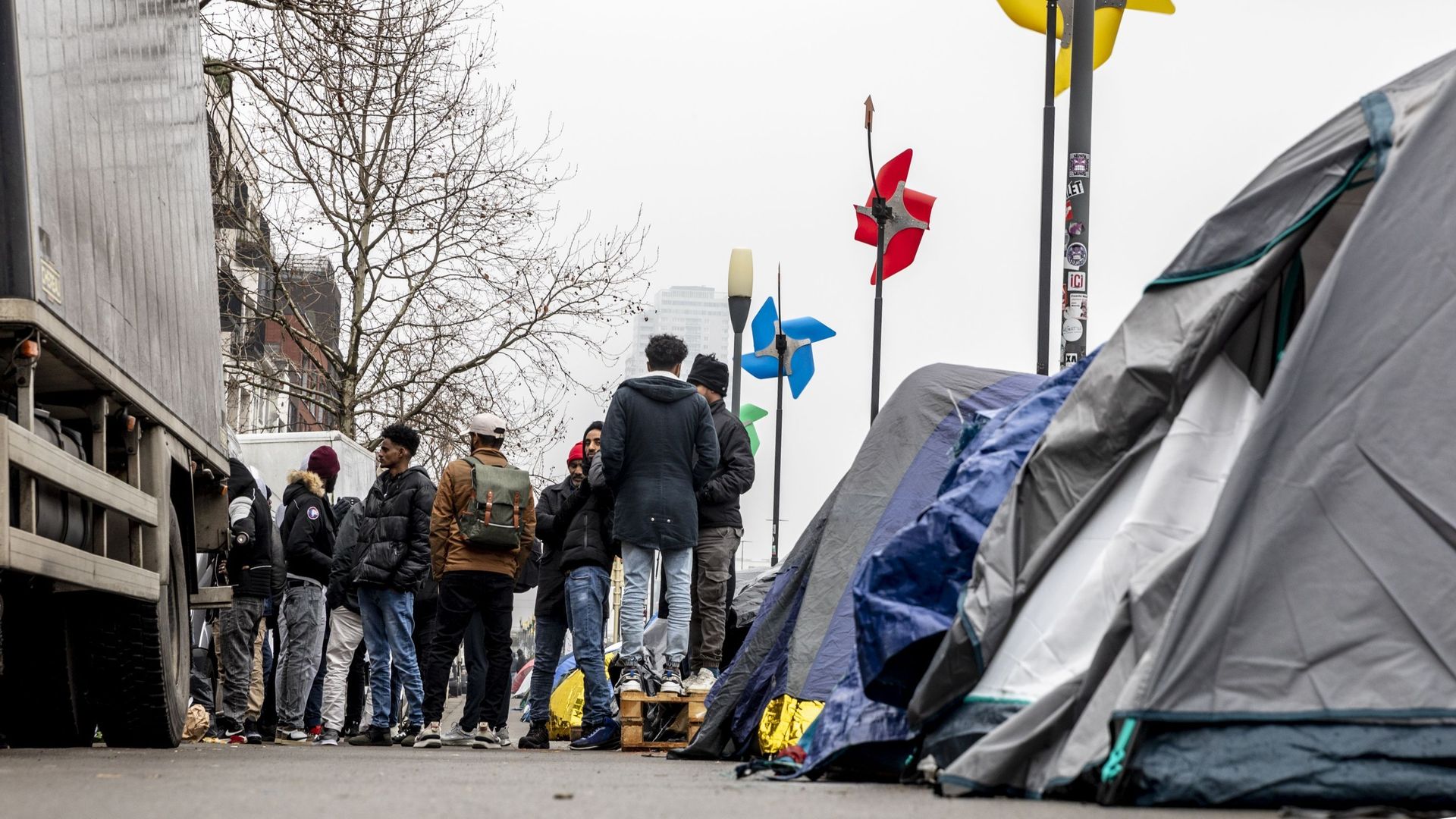 Asile : plus de 5.800 migrants ont traversé la Manche au premier ...