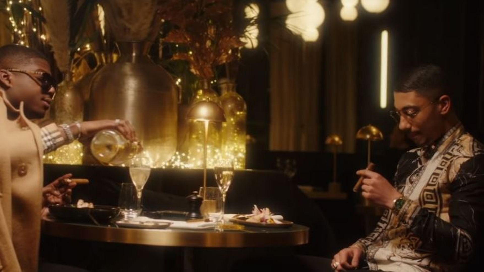 Le clip du jour / Maes et Ninho en mode parrains dans 'Distant' - RTBF Actus