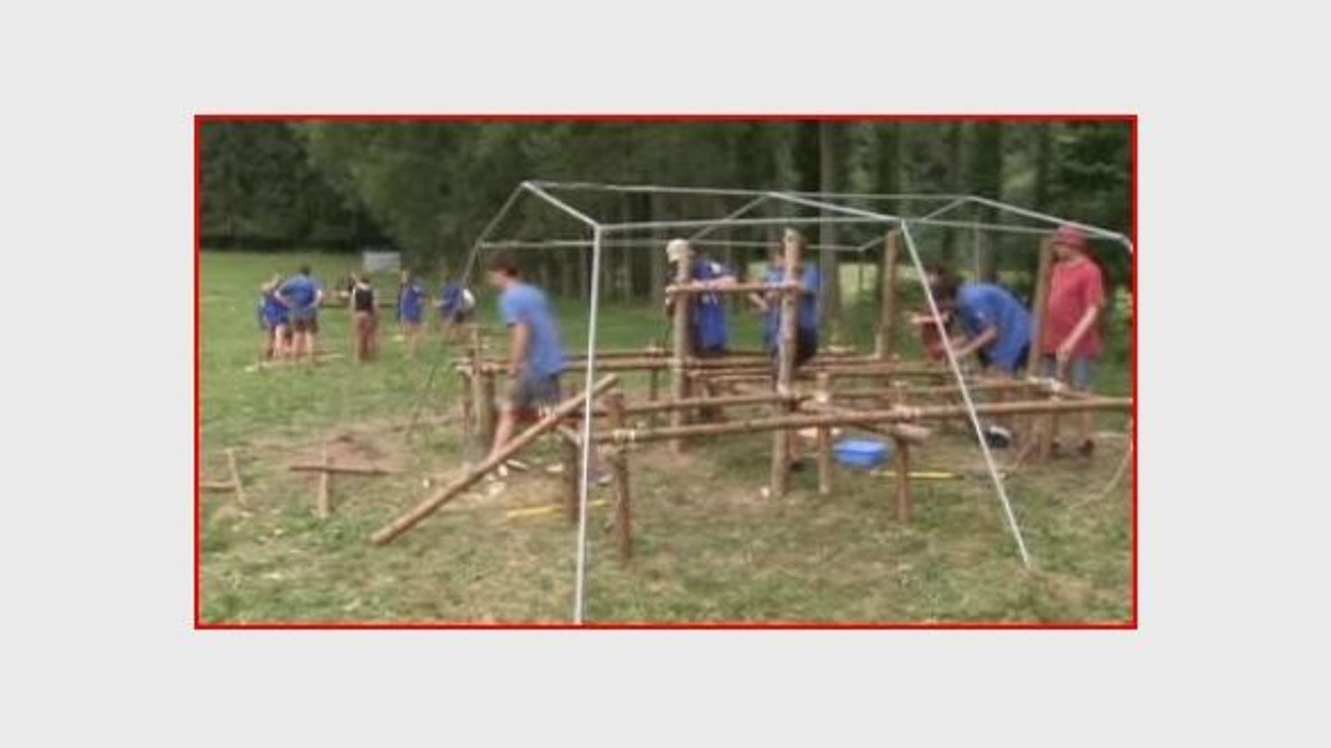Le montage d'un camp scout - RTBF Actus
