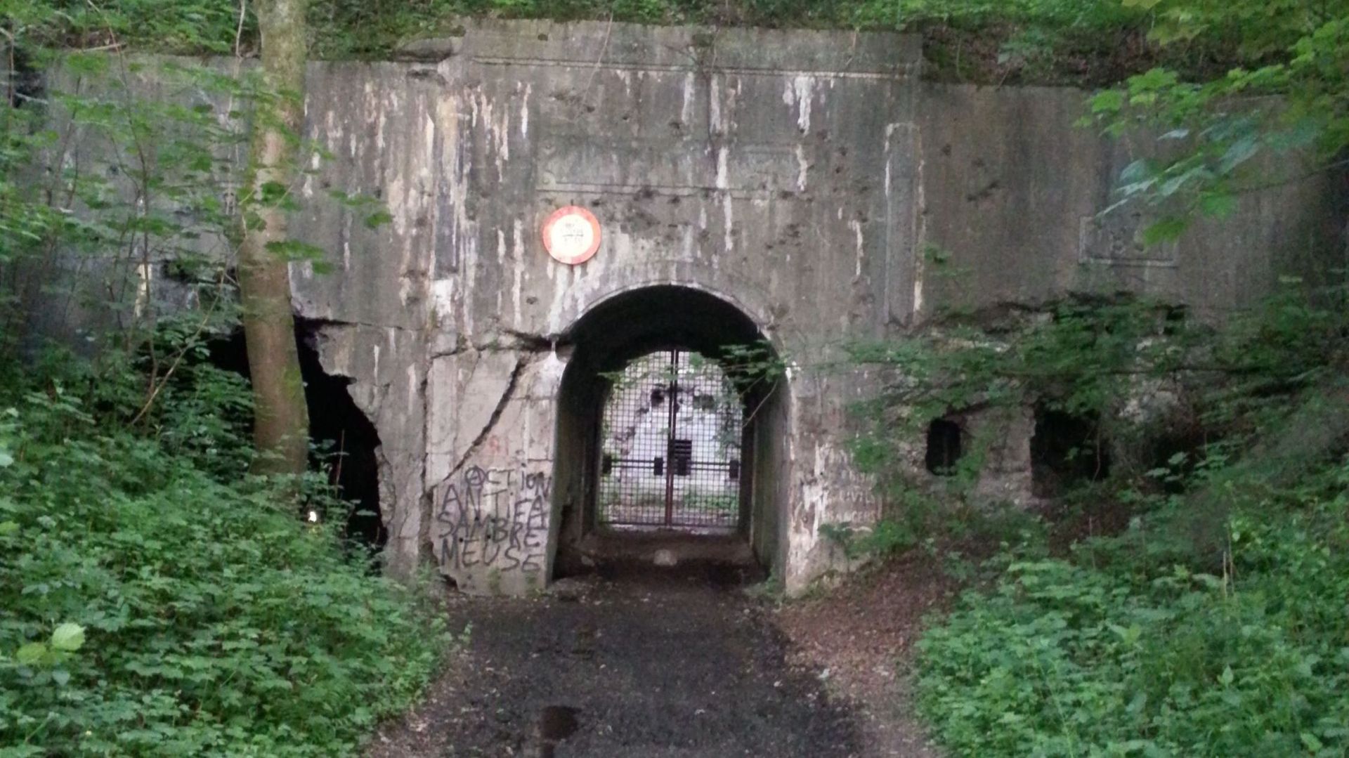 Un cadavre découvert dans le Fort de Dave à Namur - RTBF Actus