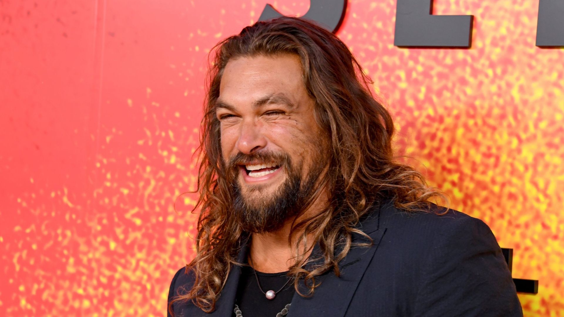 La star Jason Momoa lance son propre groupe de covers de Black Sabbath ...