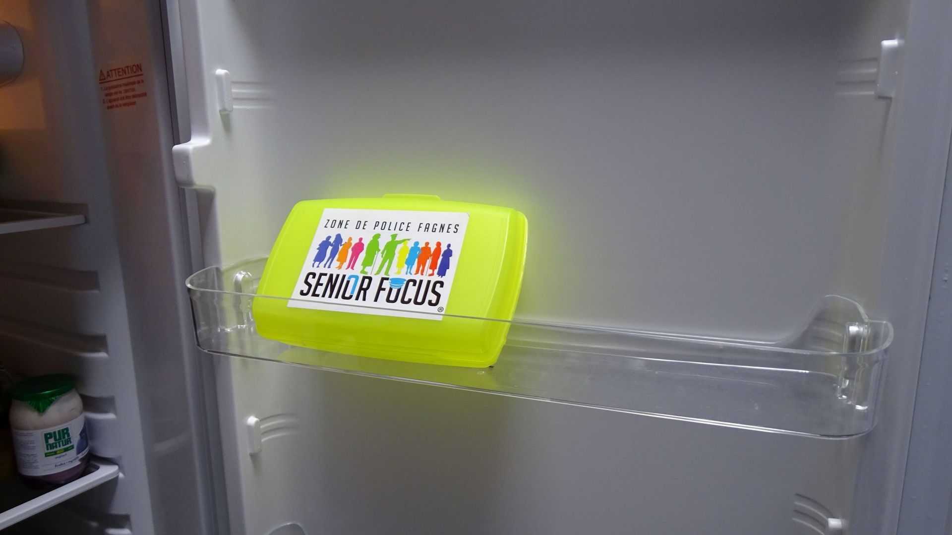 Une boite jaune pour seniors offerte par la police des Fagnes pour ...