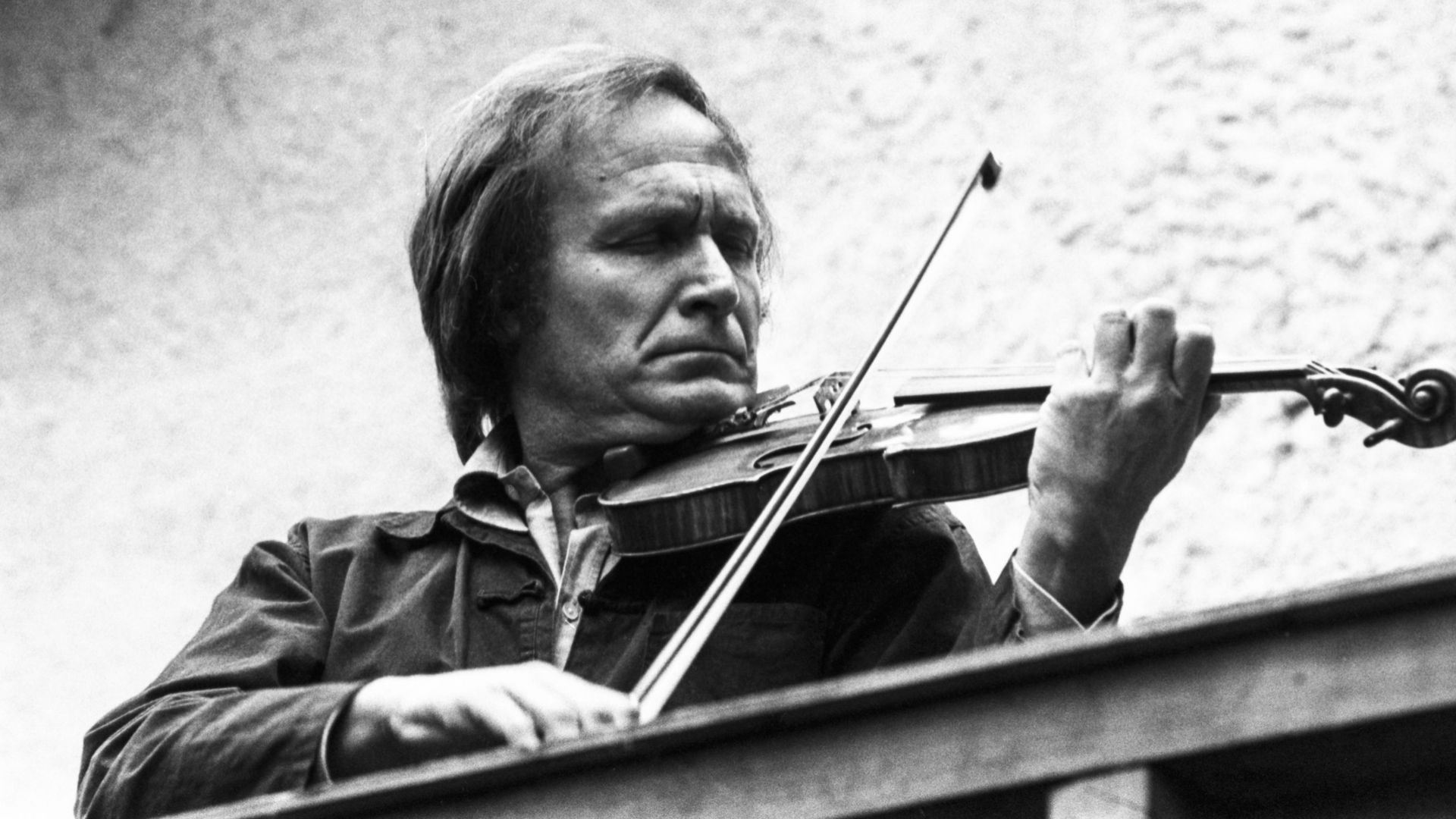 C’est pour ça qu’on aime les morts et les vieux : 'leurs fausses notes ...