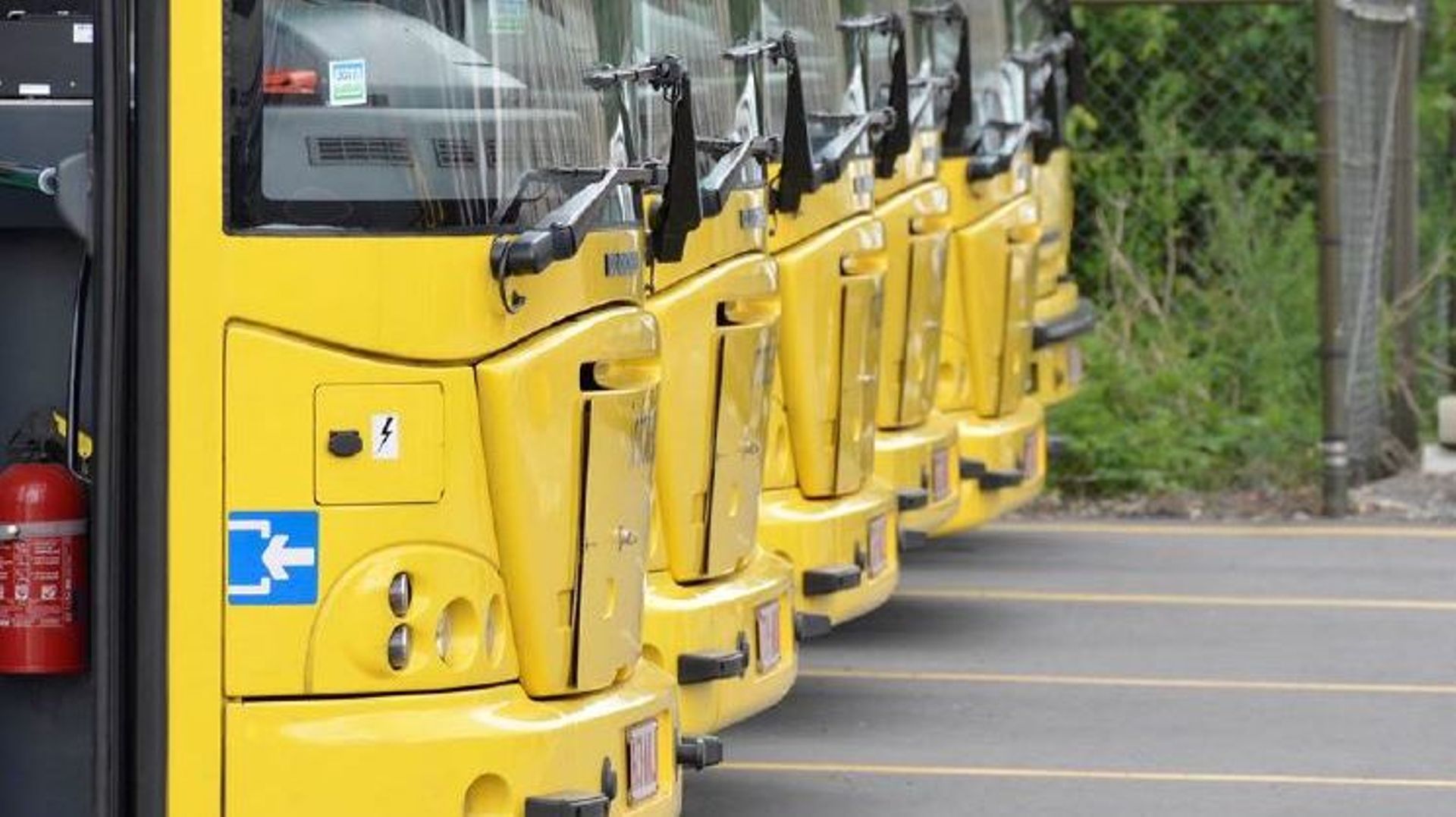 Inauguration d'un nouveau dépôt de bus TEC à Stockem - RTBF Actus