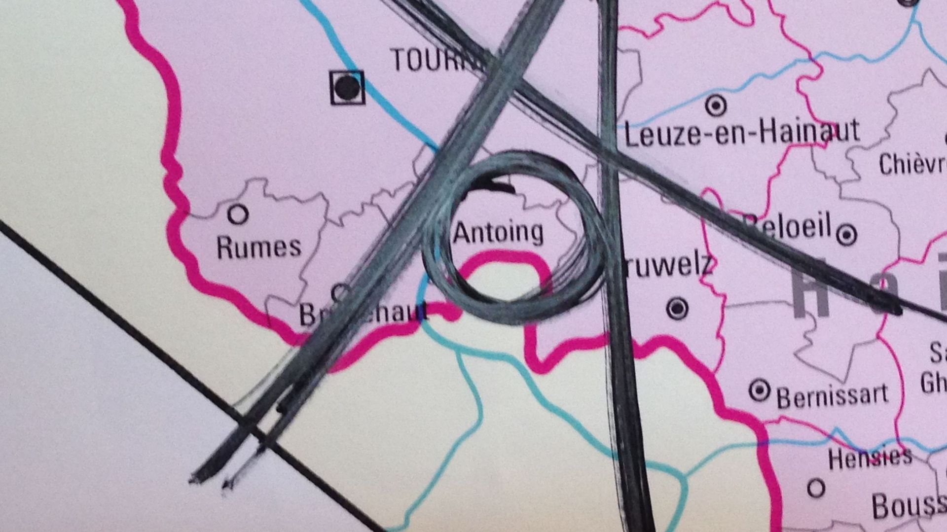 Antoing : la seule ville de Belgique hors périmètre nucléaire - RTBF Actus