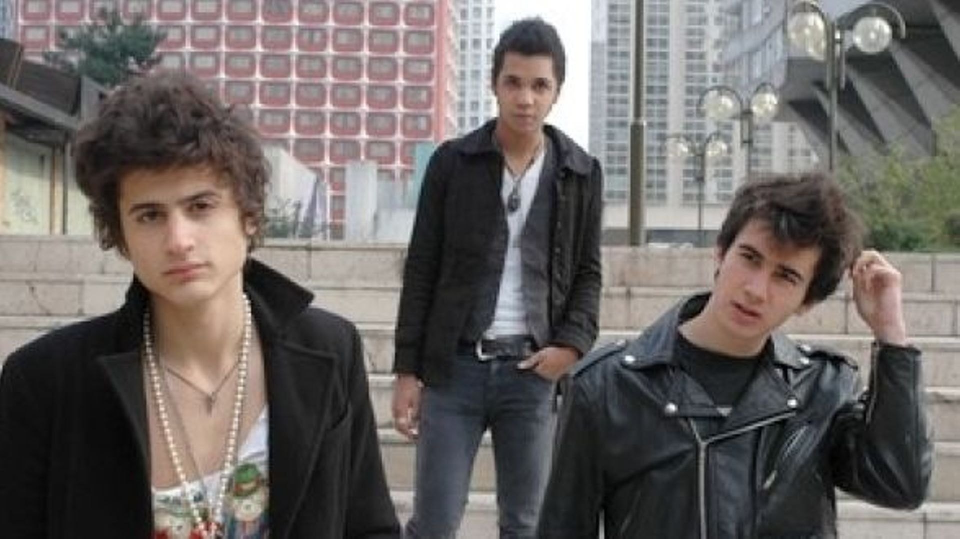 Les BB Brunes font écouter leur nouveau single