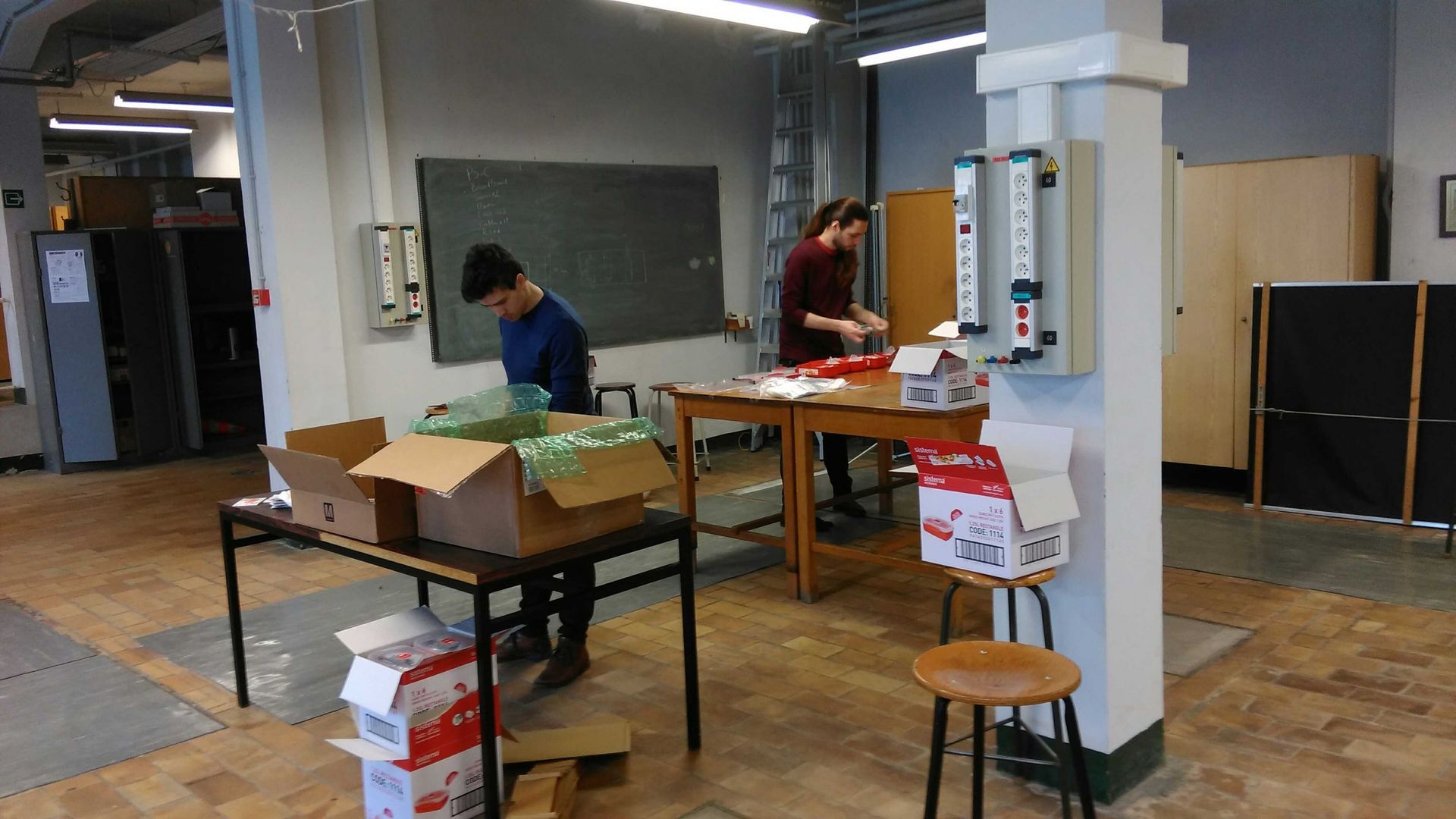 Travaux pratiques 'à domicile' pour certains étudiants de la faculté de ...