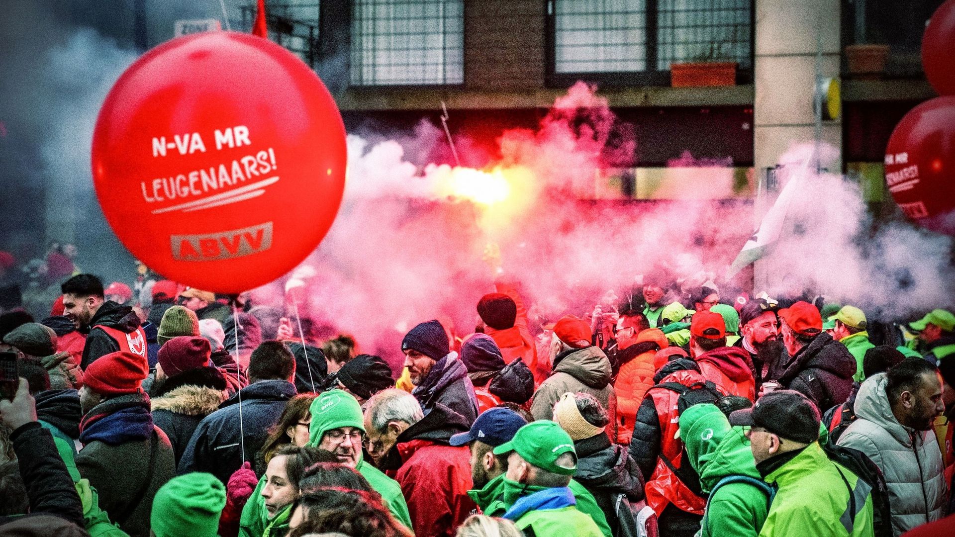 Les syndicats CSC et FGTB annoncent une grève générale le 31 mars - RTBF Actus