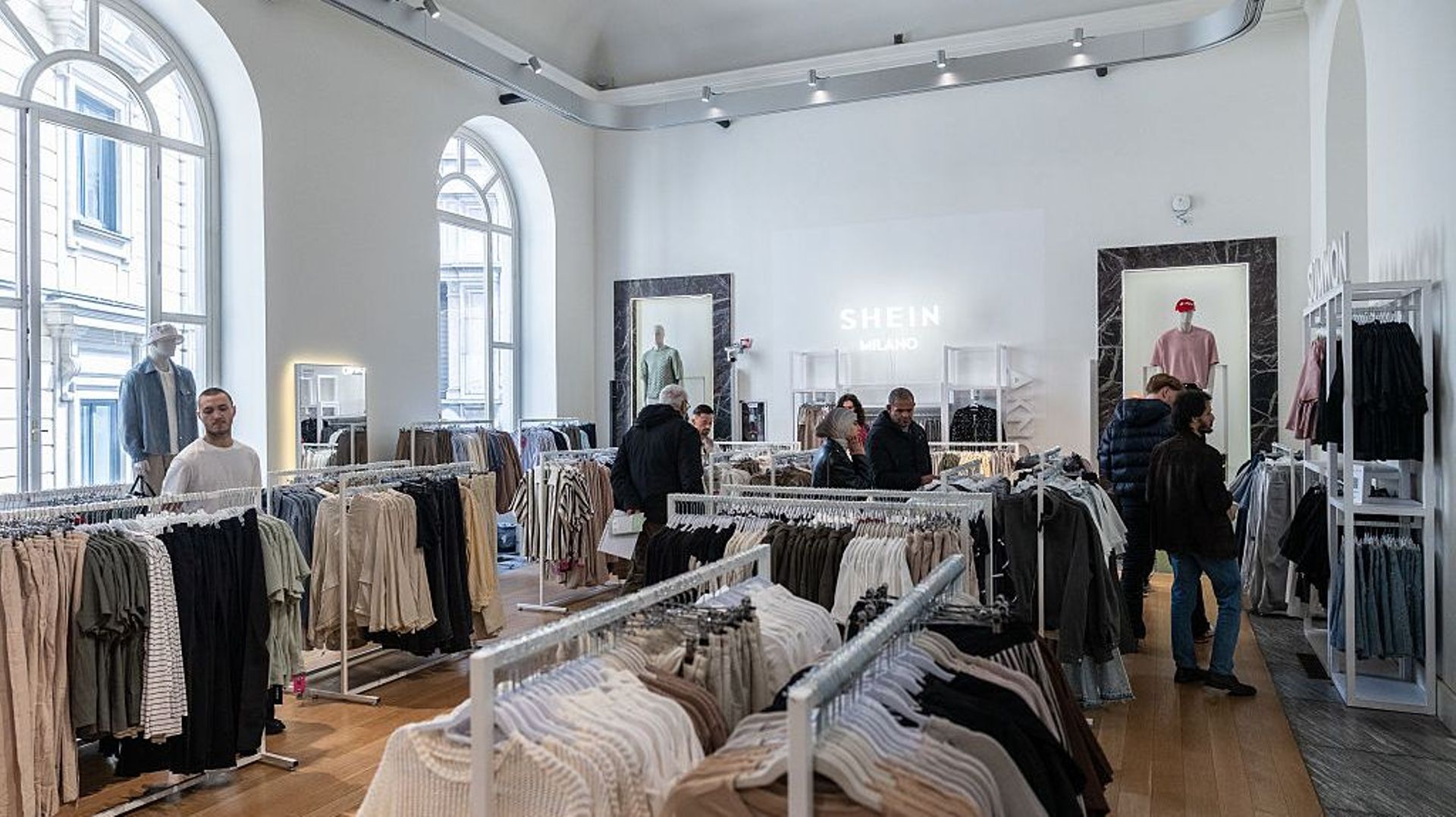 Fast fashion : un millier de travailleurs chinois de Shein témoignent ...