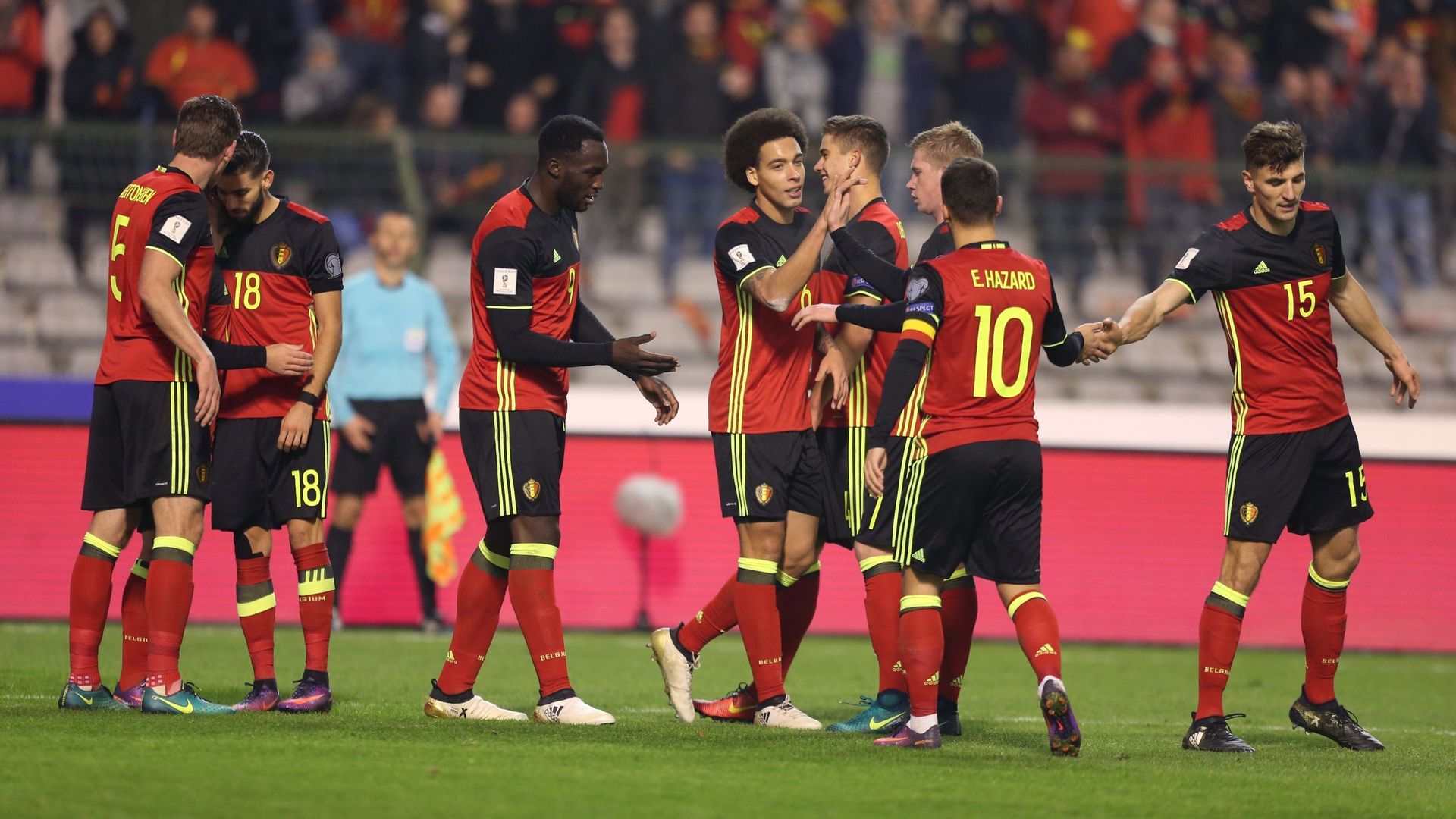 'Le passage à une défense à trois est une évidence' - RTBF Actus