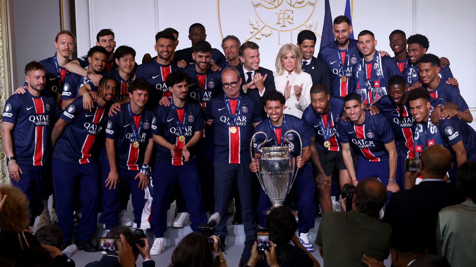 Barcelone s'incline pour la première fois de l'année mais passe en demi-finale de Ligue des ...