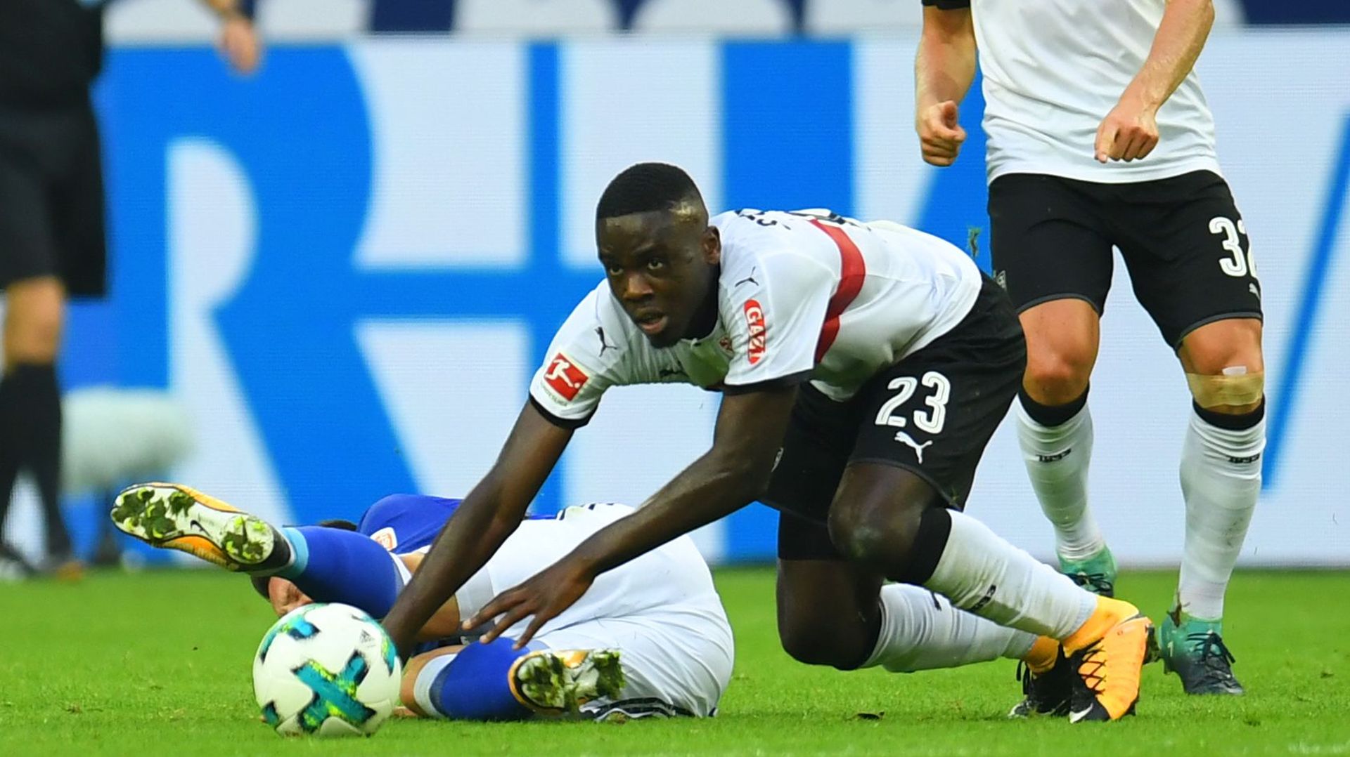 Orel Mangala souffre d'une blessure au pied - rtbf.be Orel Mangala souffre d'une blessure au pied - rtbf.be