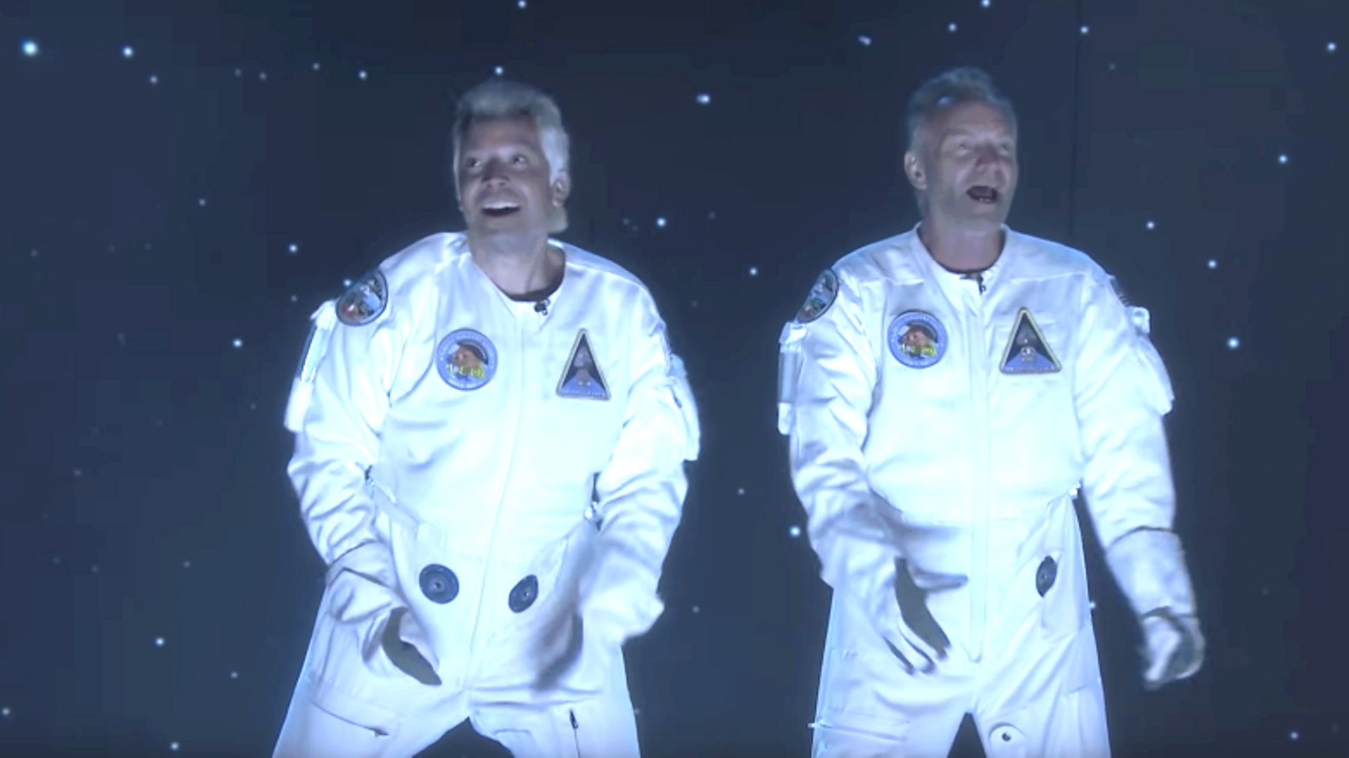 [Zapping 21] Sting parodie 'Walking on the Moon' de Police avec Jimmy ...