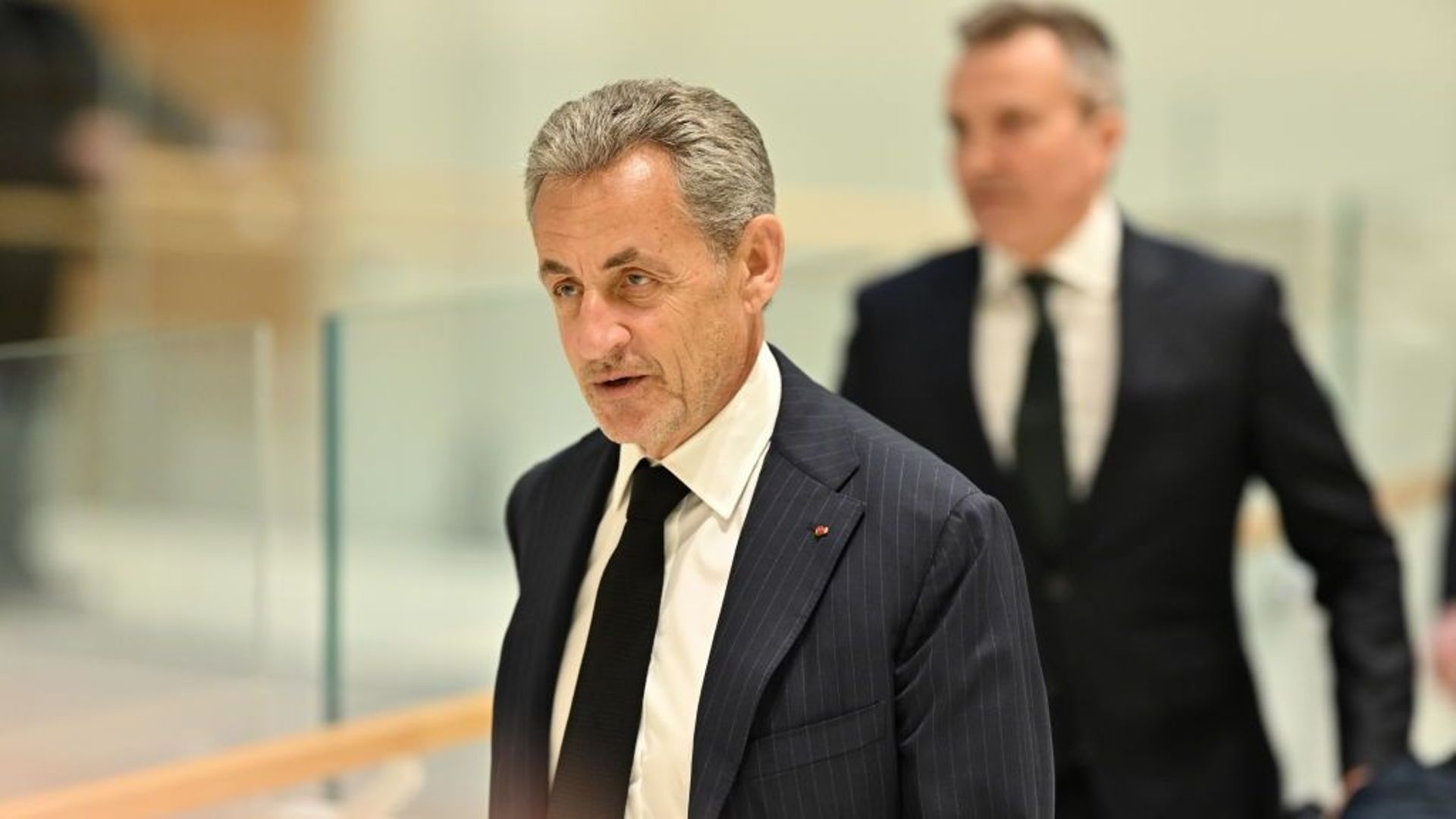 Nicolas Sarkozy sous bracelet électronique : une nouvelle vie et 'finies les sorties' - RTBF Actus