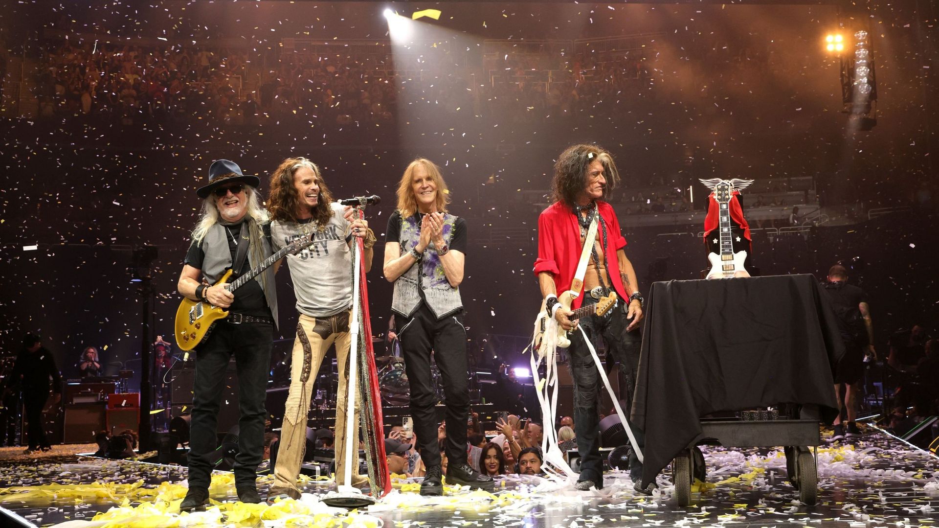 Le chanteur Steven Tyler brille sur scène, mais une tournée d'Aerosmith ...