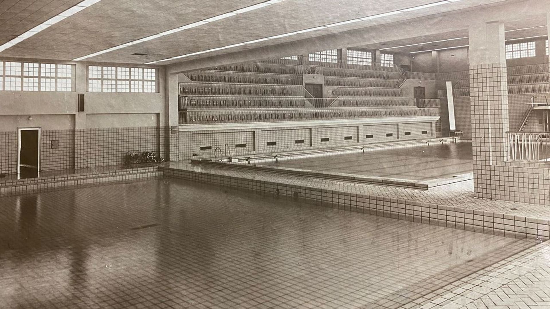 Verviers : une piscine quasi neuve après trois ans de travaux - RTBF Actus