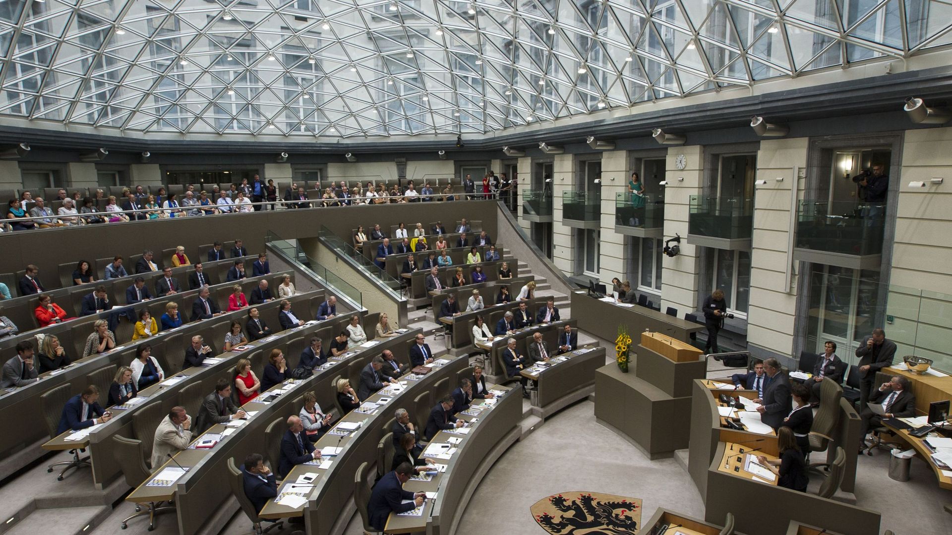 Recomptage en Flandre: Christian Van Eyken (UF) garde son siège - RTBF ...