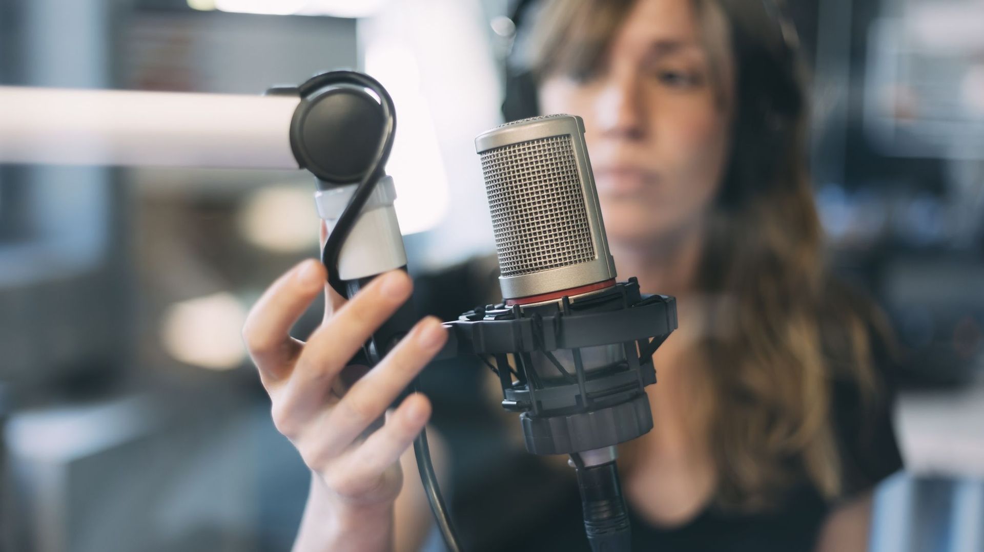 Nagui partage ses souvenirs des radios pirates de ses débuts aux ...