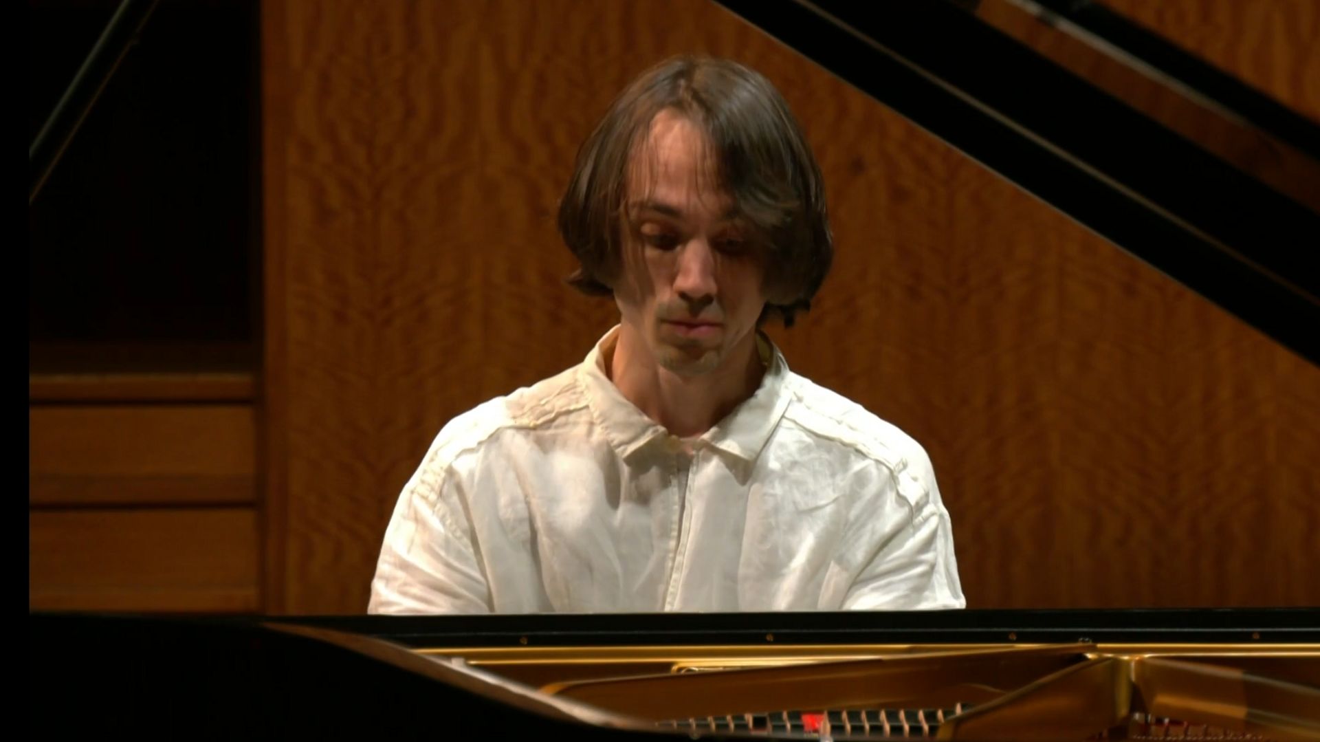 Le beau voyage de Valère Burnon, candidat belge au Concours Reine ...