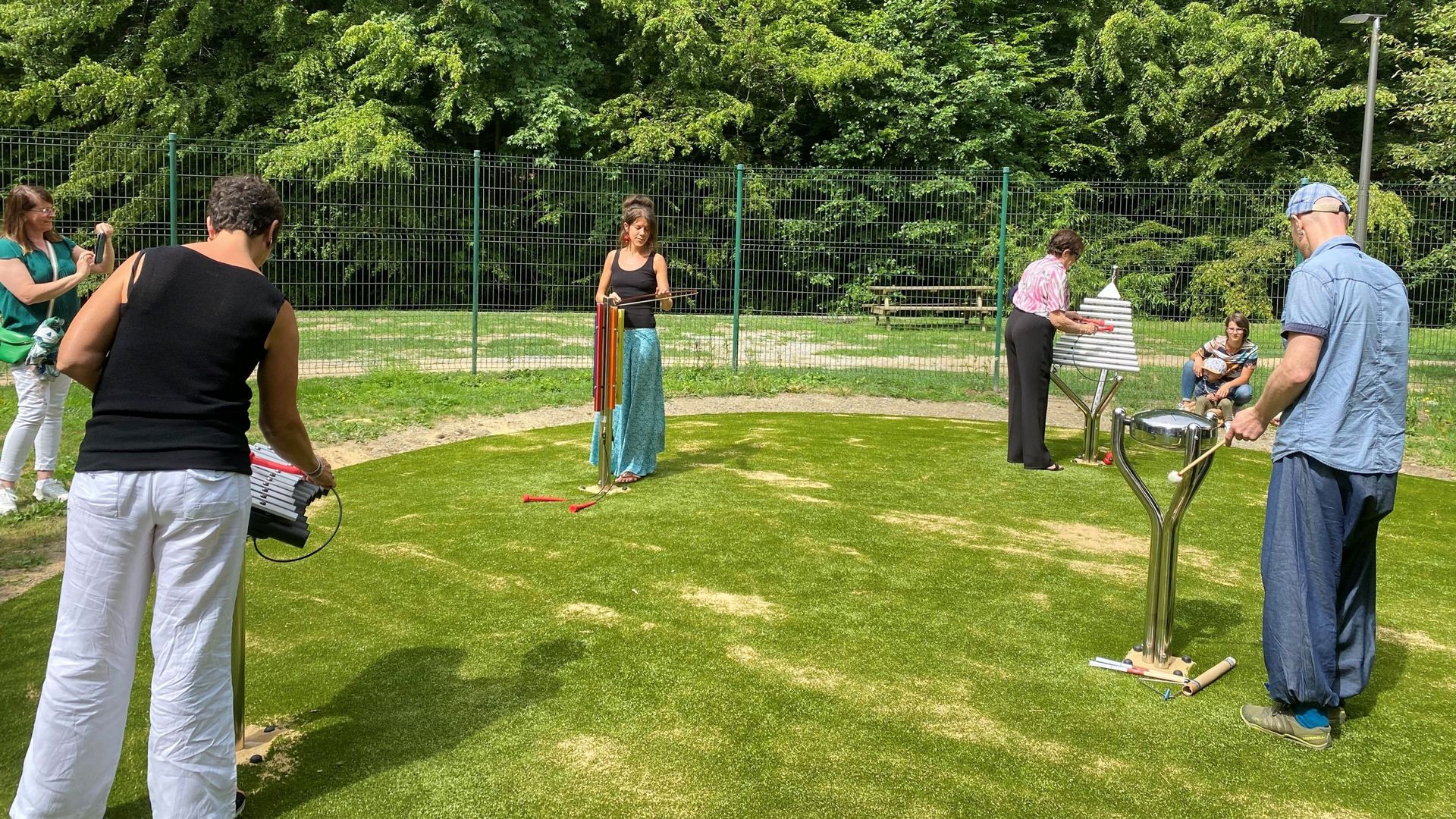 A Houffalize, une nouvelle aire d'éveil musical à Houtopia - RTBF Actus