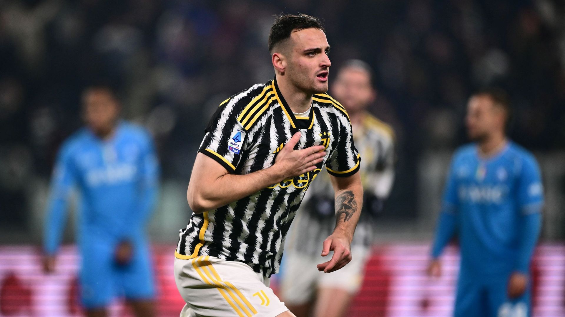 La Juventus bat Naples sur le plus petit écart et prend provisoirement ...