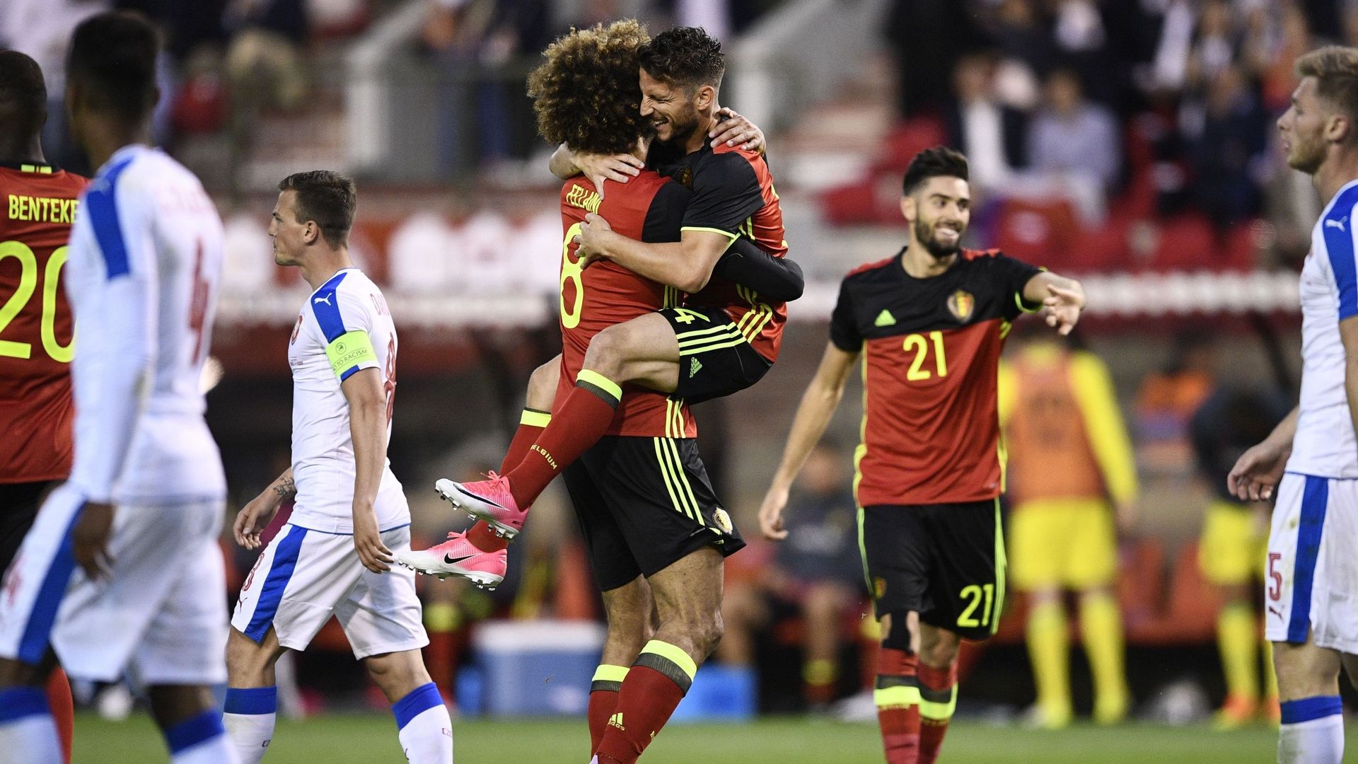 Les Diables Rouges font la fête avec leurs supporters - rtbf.be