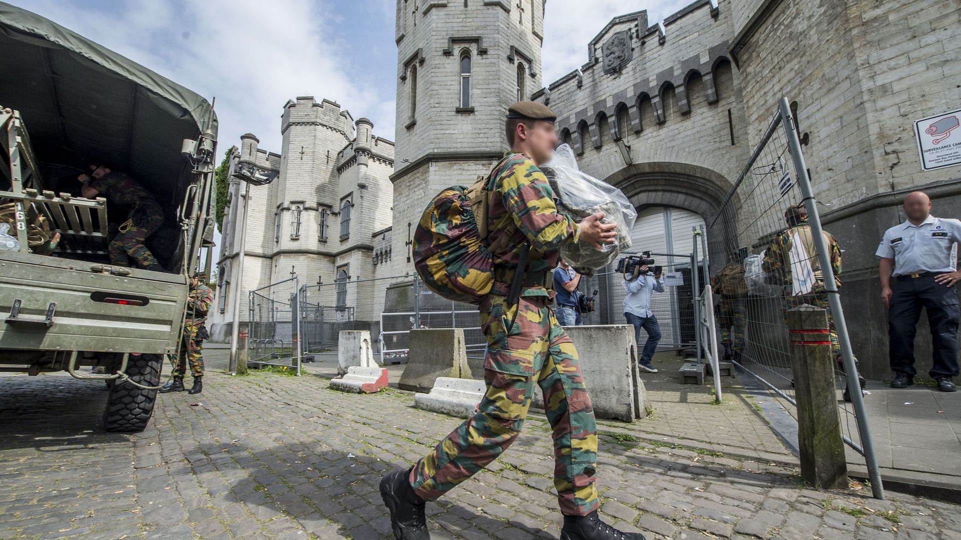 Les militaires dans les prisons ont coûté 650 000 euros - RTBF Actus