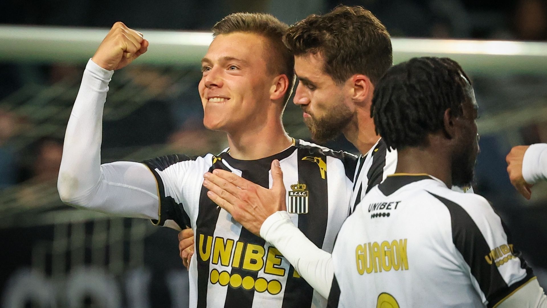 Charleroi en claque cinq face à Dender, réduit à 9 dès la première mi ...