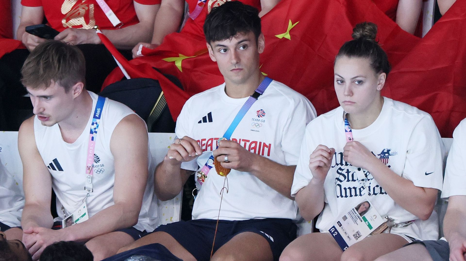 JO Paris 2024 : le plongeur Tom Daley affole la toile avec son pull ...